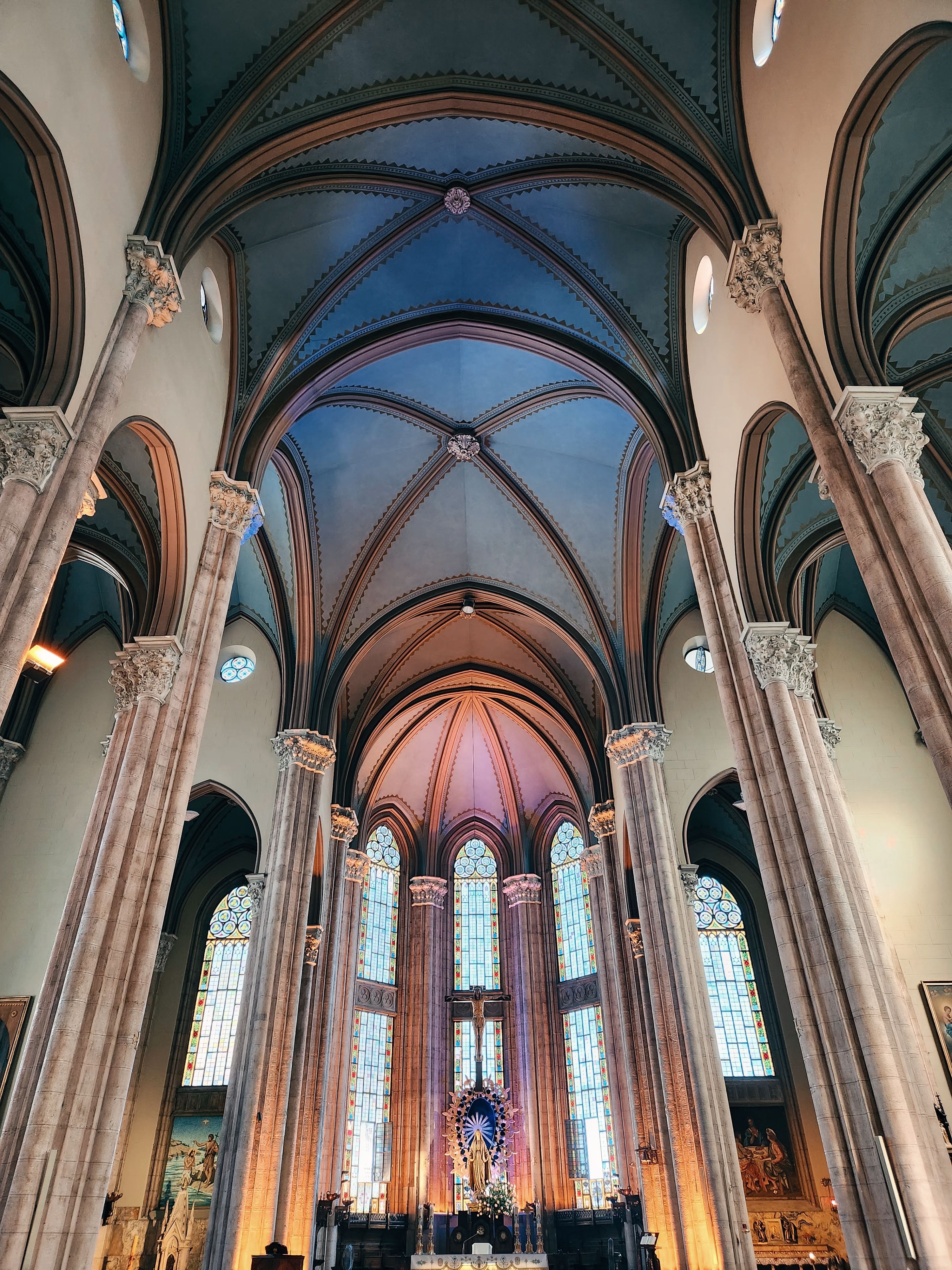 The inside of a cathedral with vaulted ceilings · Free Stock Photo