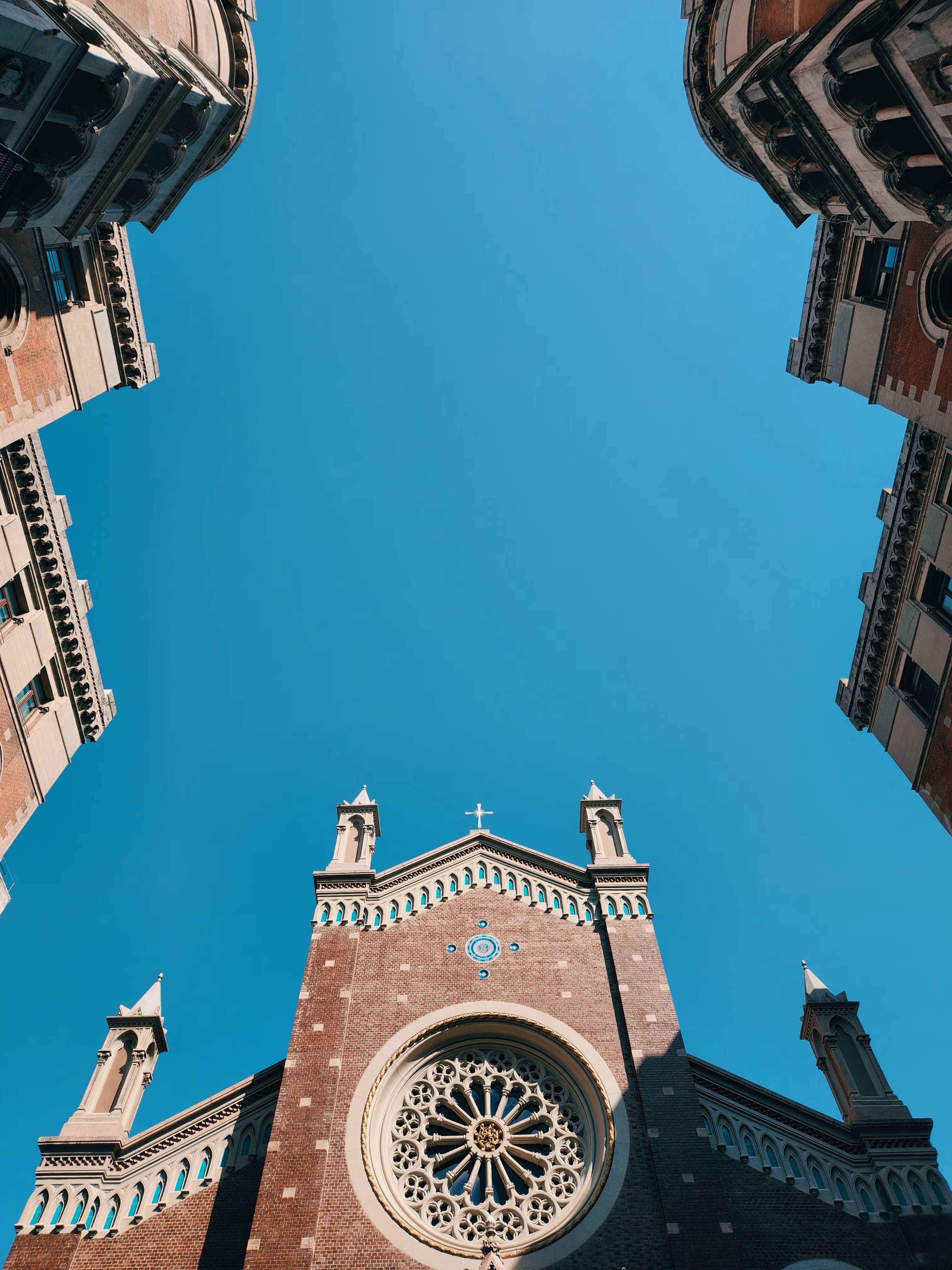 The top of a church with blue sky in the background · Free Stock Photo