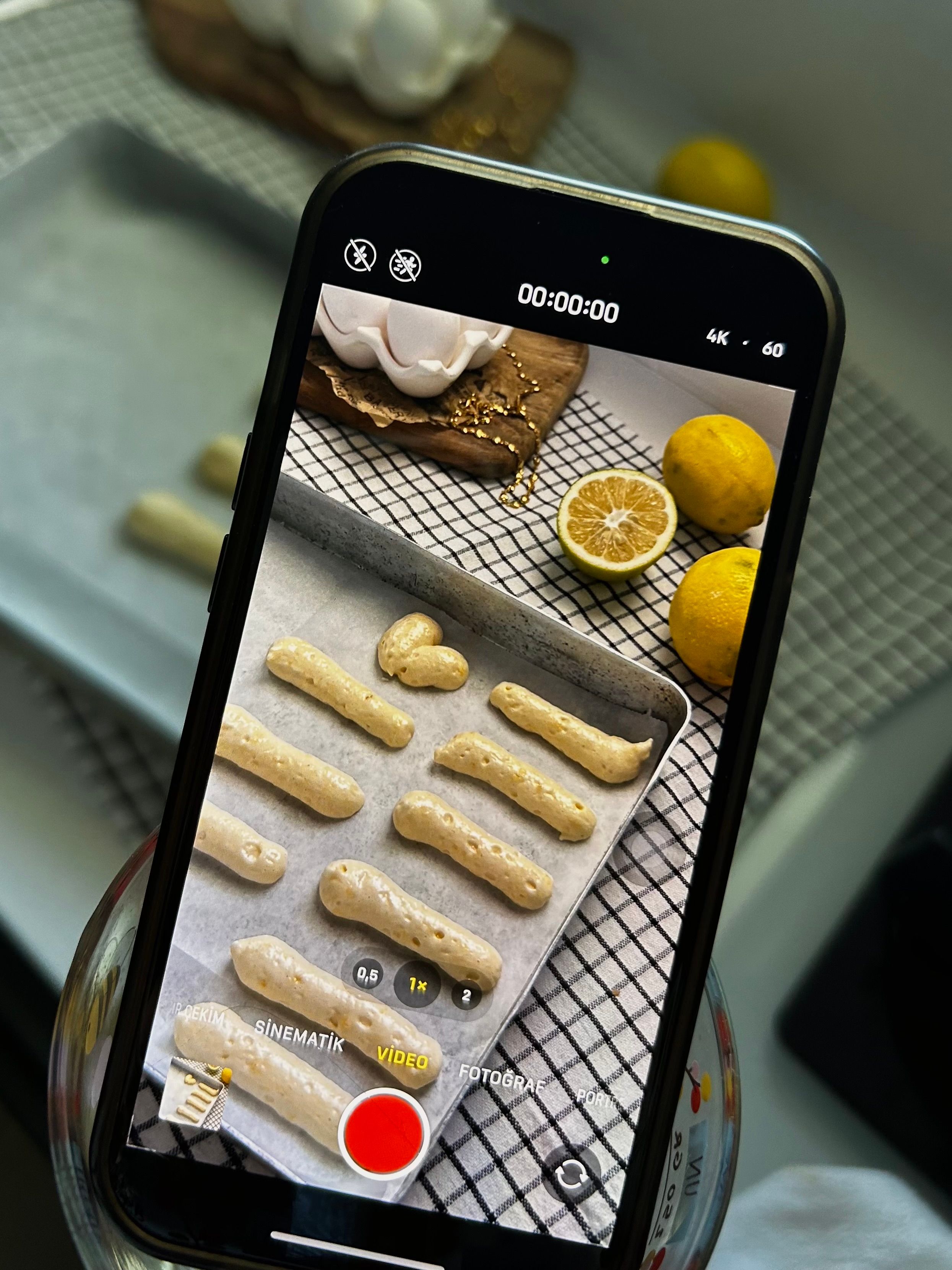 A smartphone with a video recording of lemon slices · Free Stock Photo