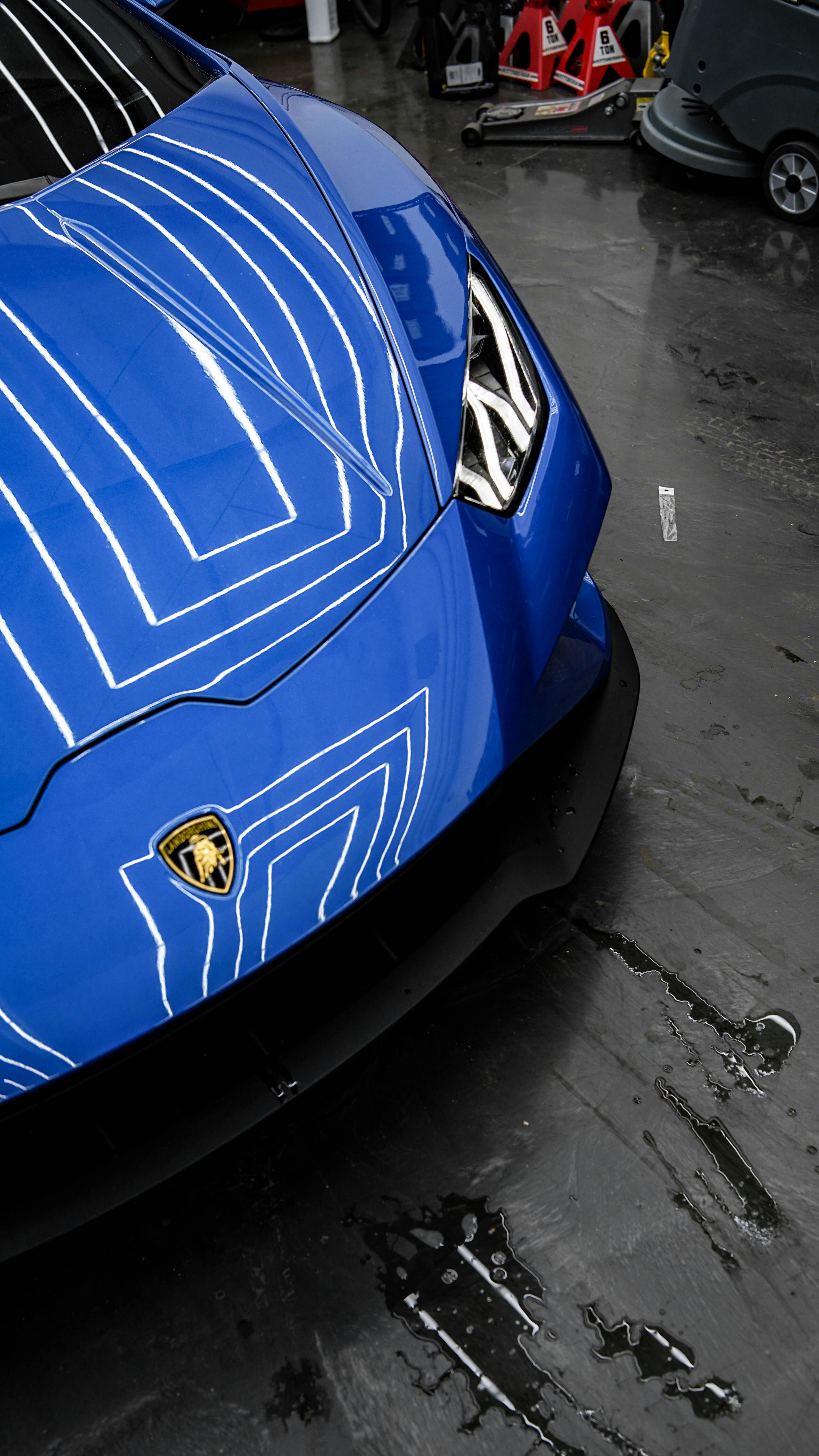 Gray Lamborghini Huracan · Free Stock Photo