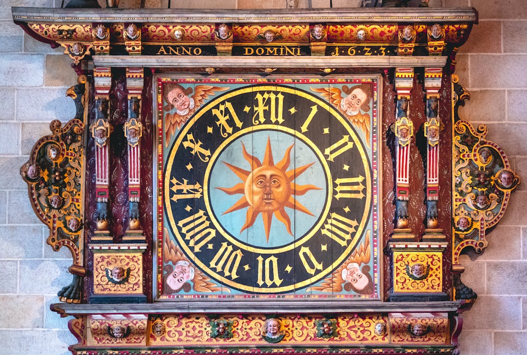 How to Read Sun Clock: A Guide to Understanding Sundials