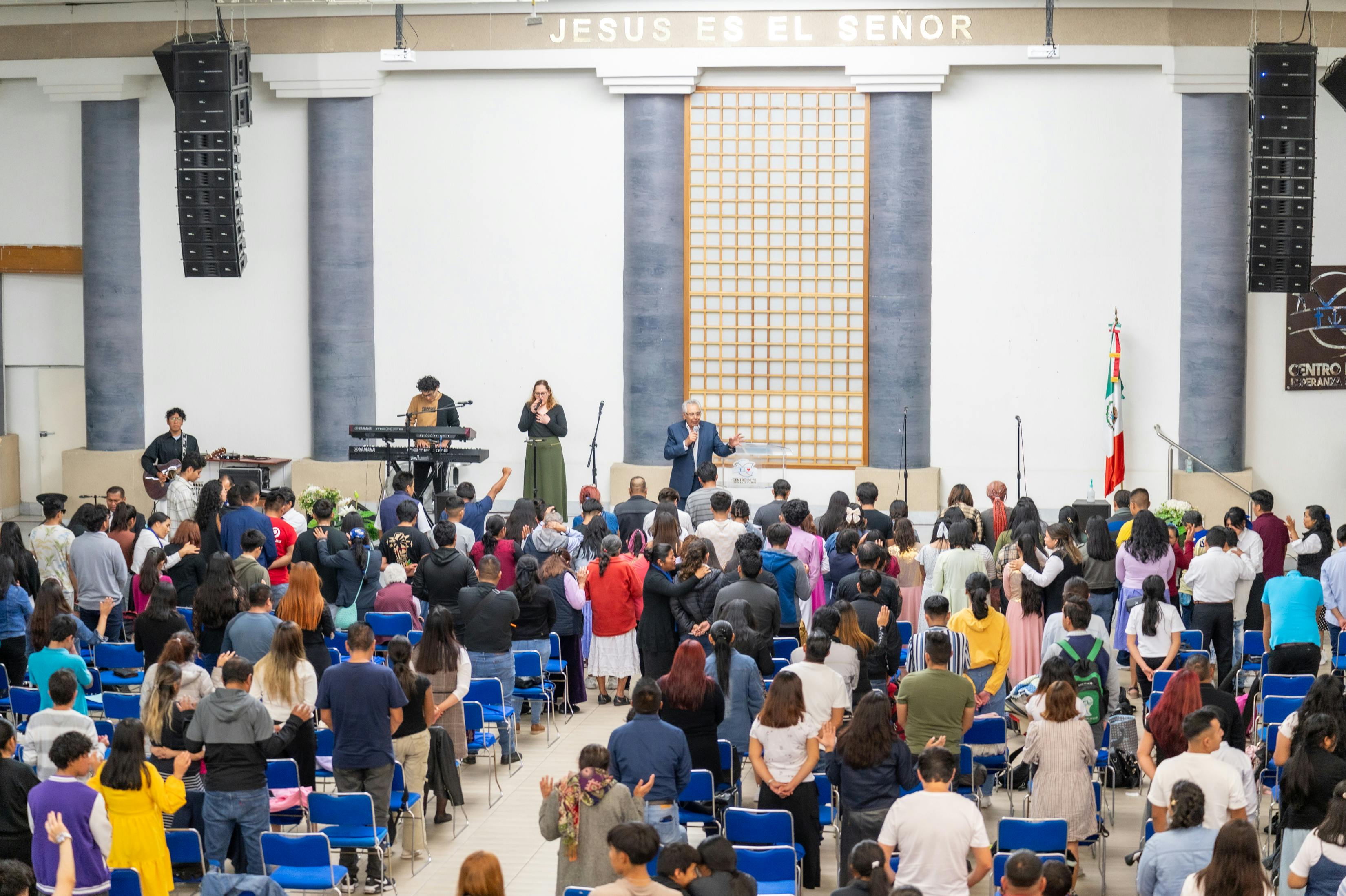 A large crowd of people in a church · Free Stock Photo