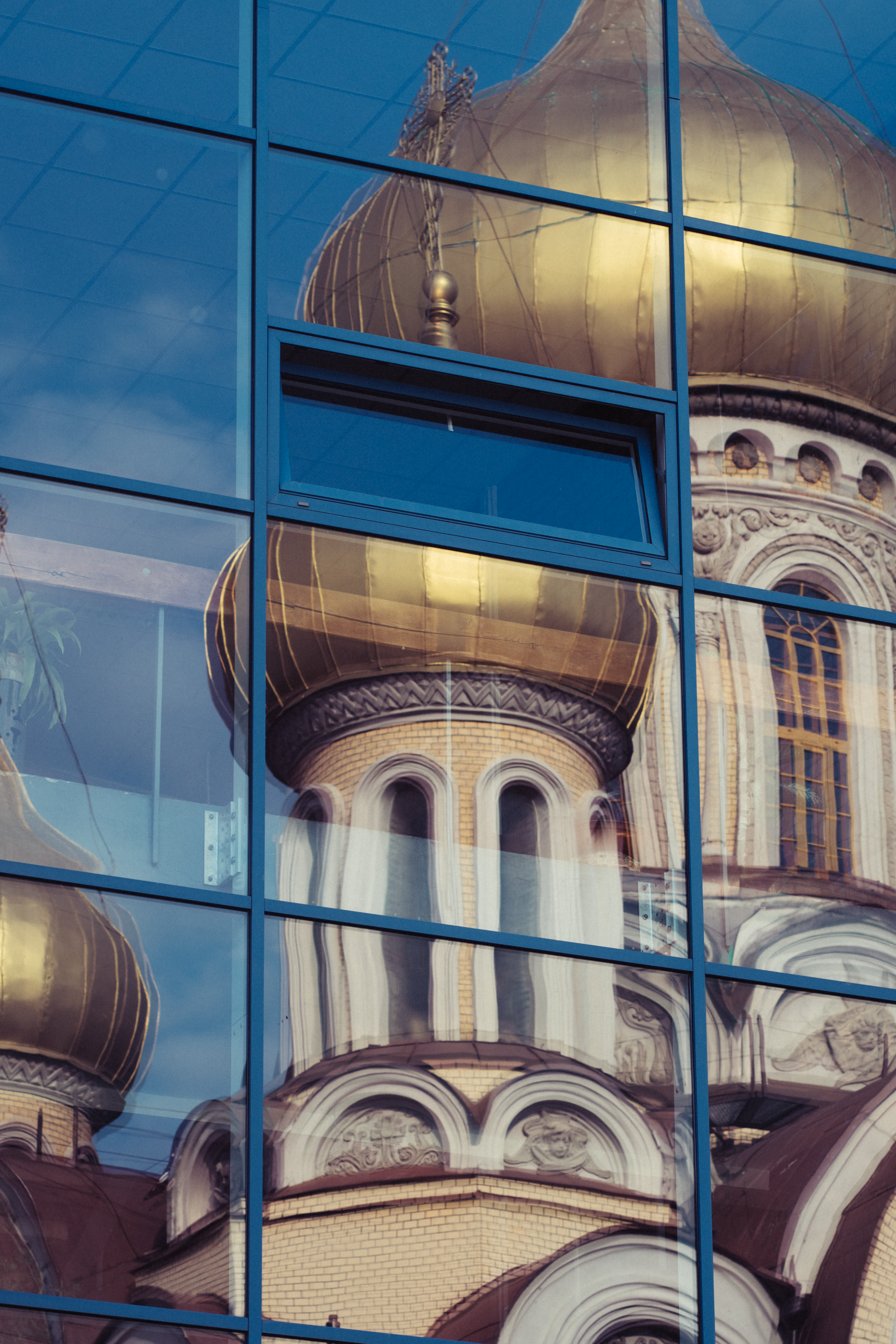 A reflection of a church in a building · Free Stock Photo