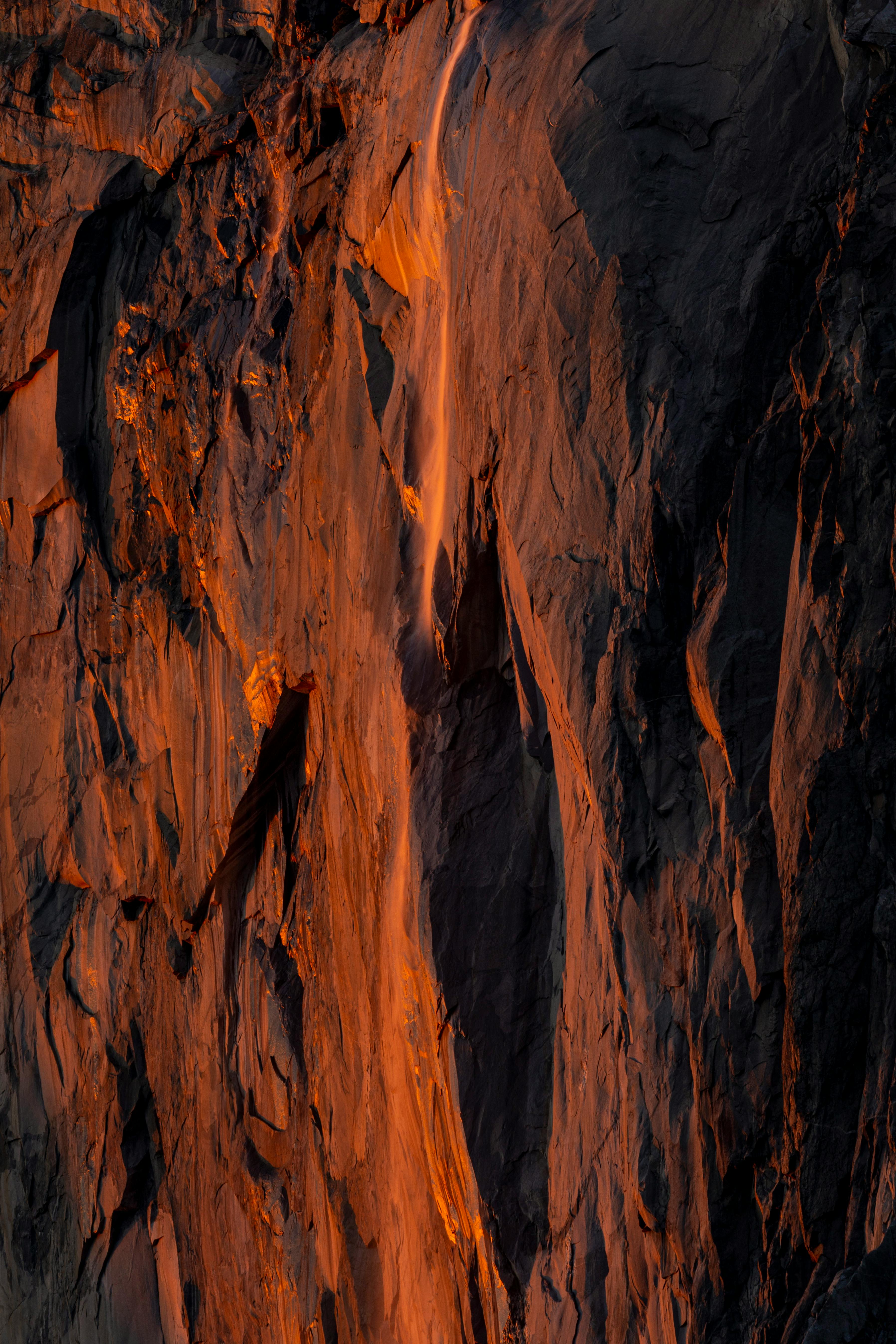 Close-up of the Illuminated Rock Surface · Free Stock Photo