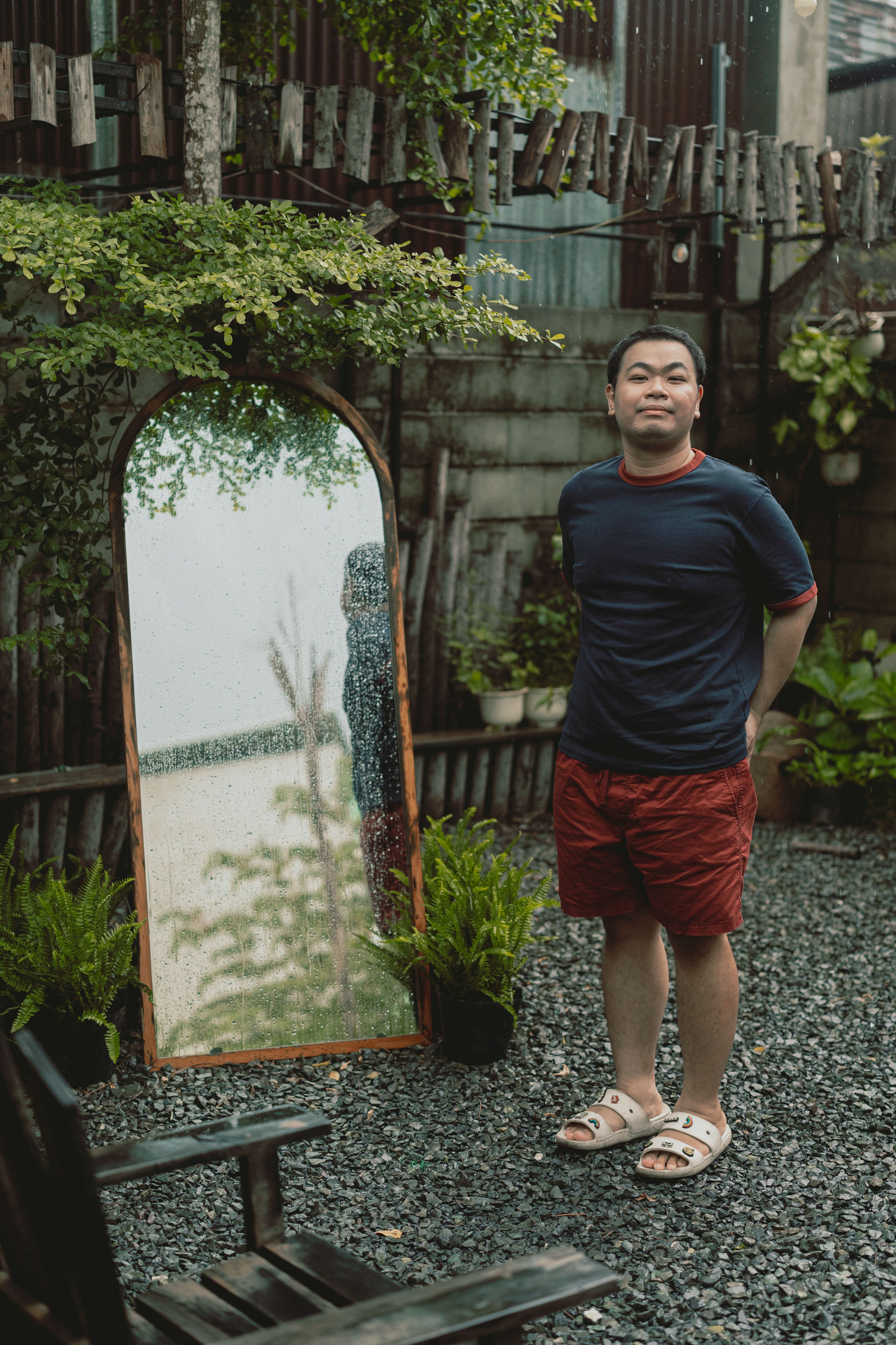 A man standing in front of a mirror · Free Stock Photo
