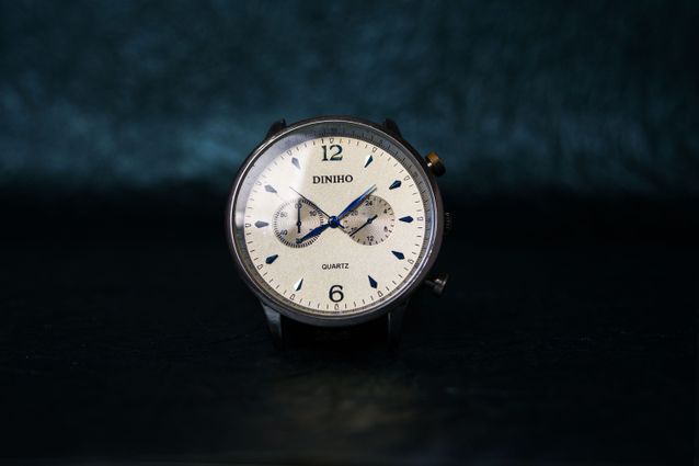 Quartz Watch Accuracy: Key Factors Affecting Precision