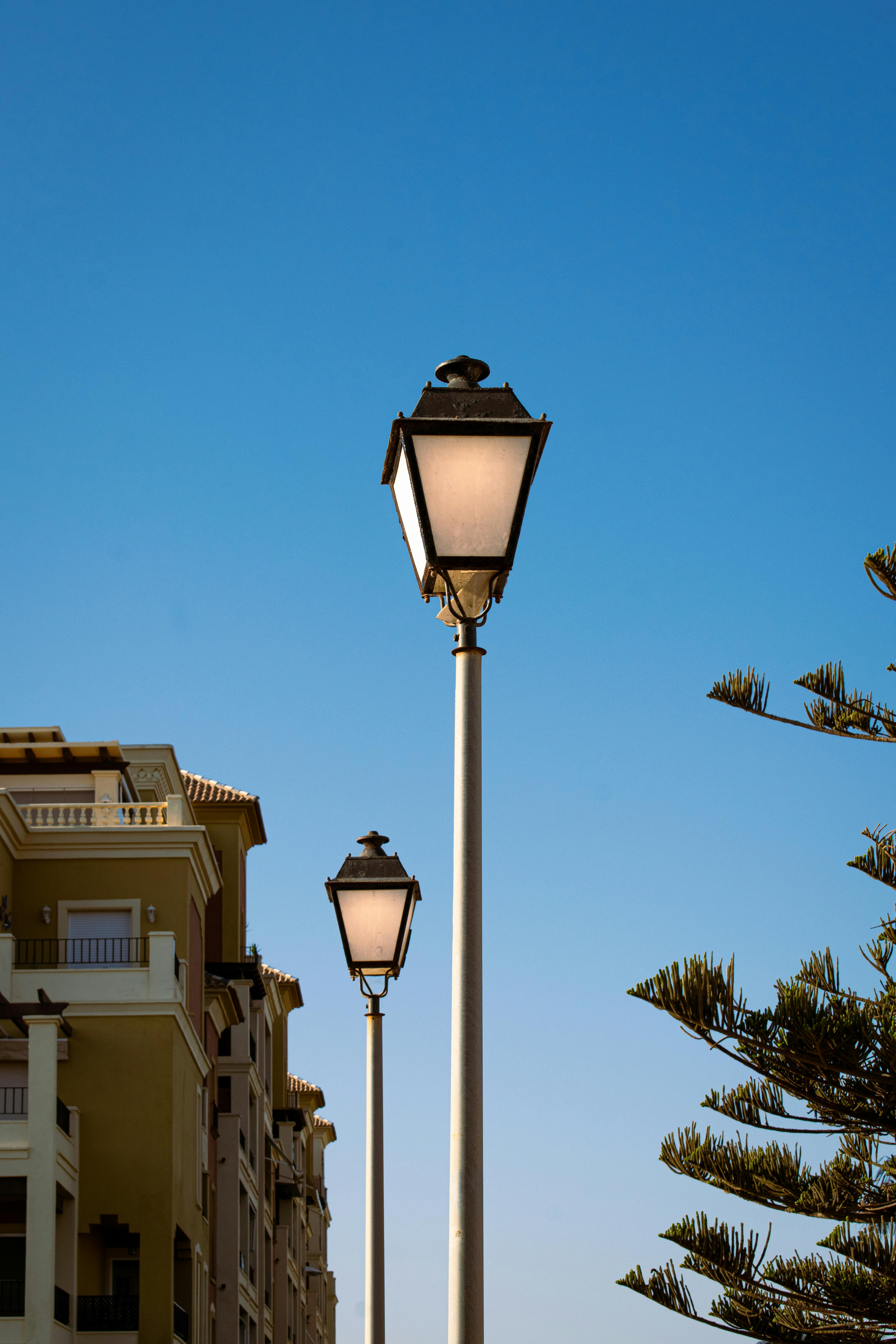 Close-up Photography of a Streetlight · Free Stock Photo
