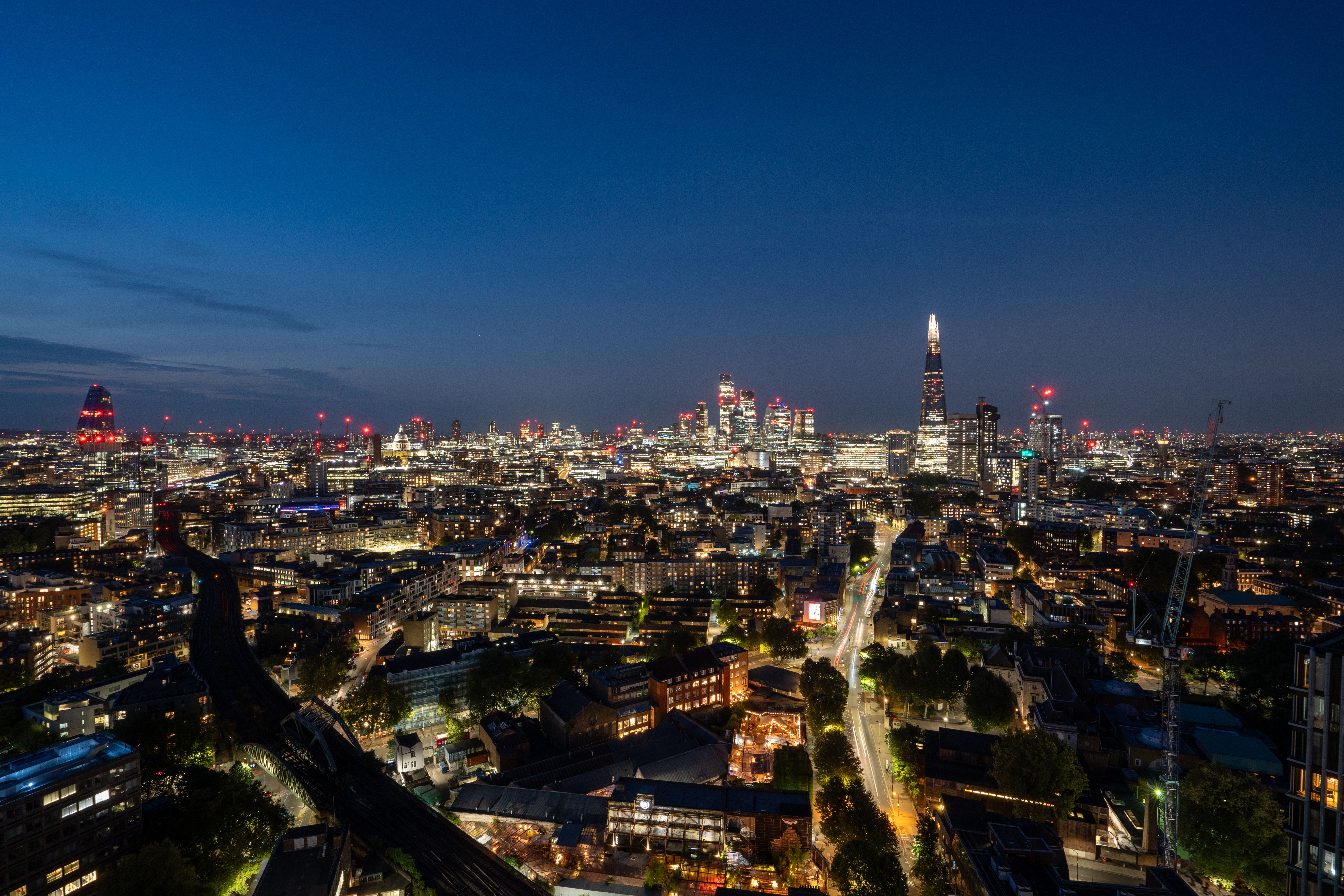 The city of london at night with lights on · Free Stock Photo