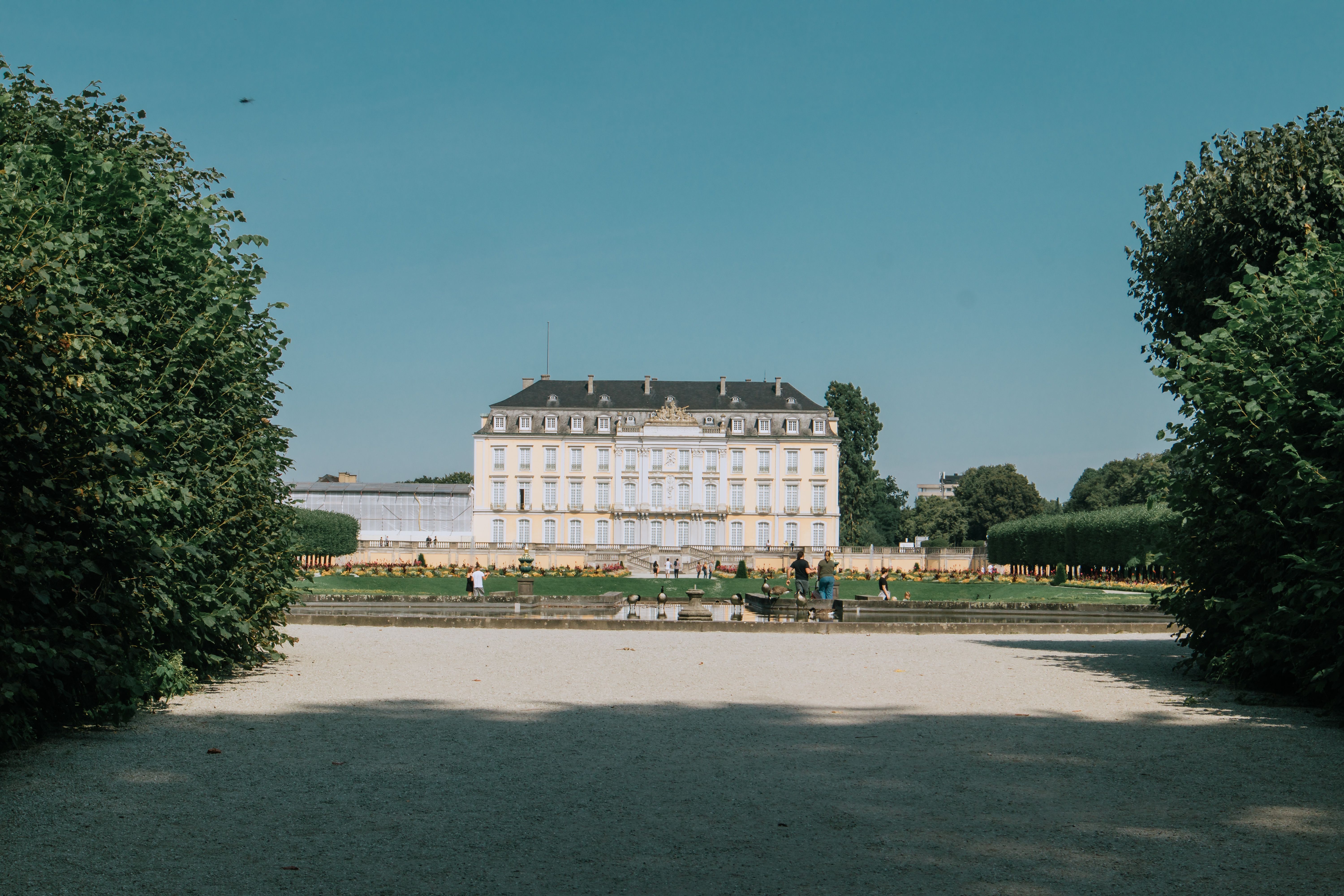 A large white building surrounded by trees · Free Stock Photo