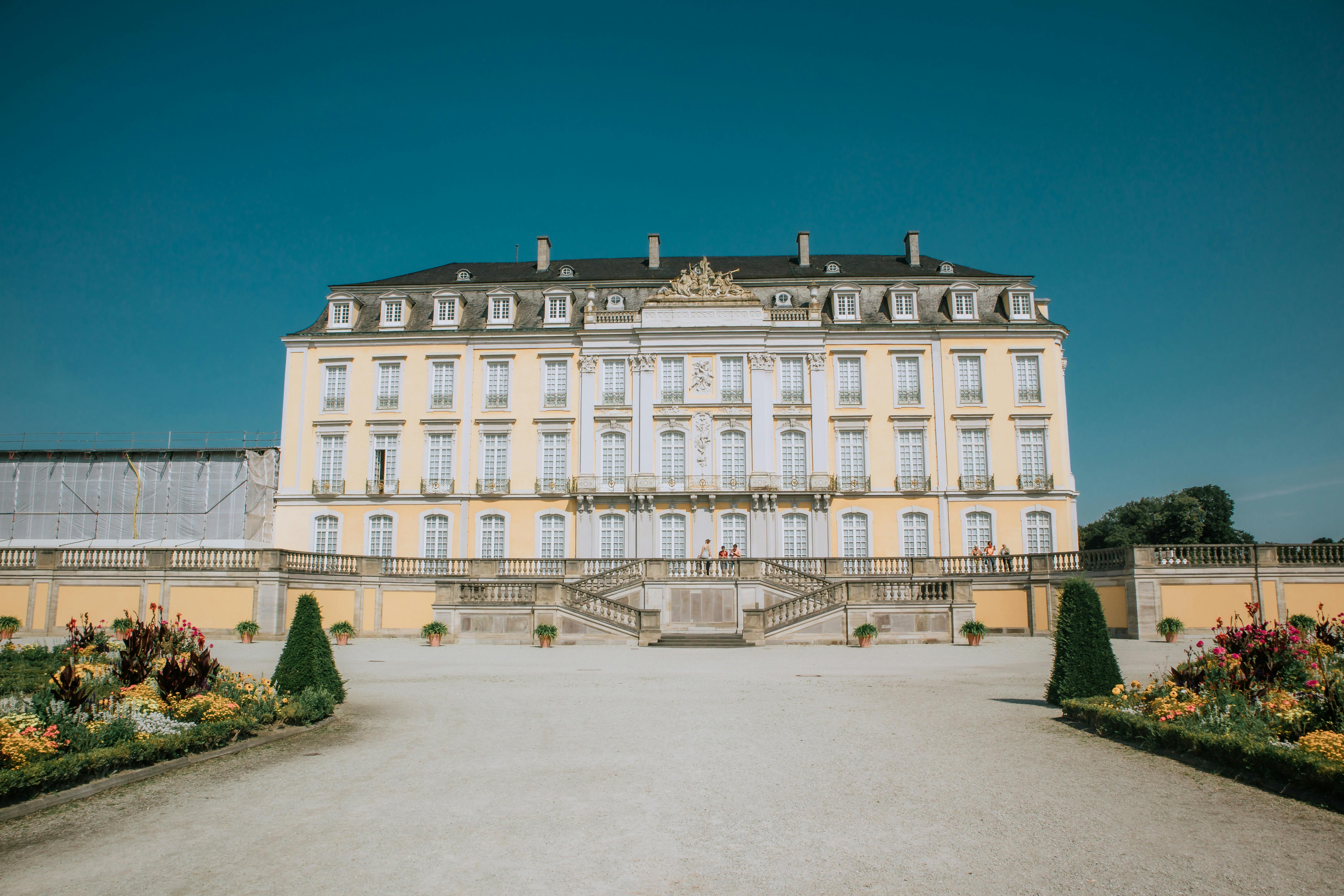 Beige Painted Concrete Building · Free Stock Photo