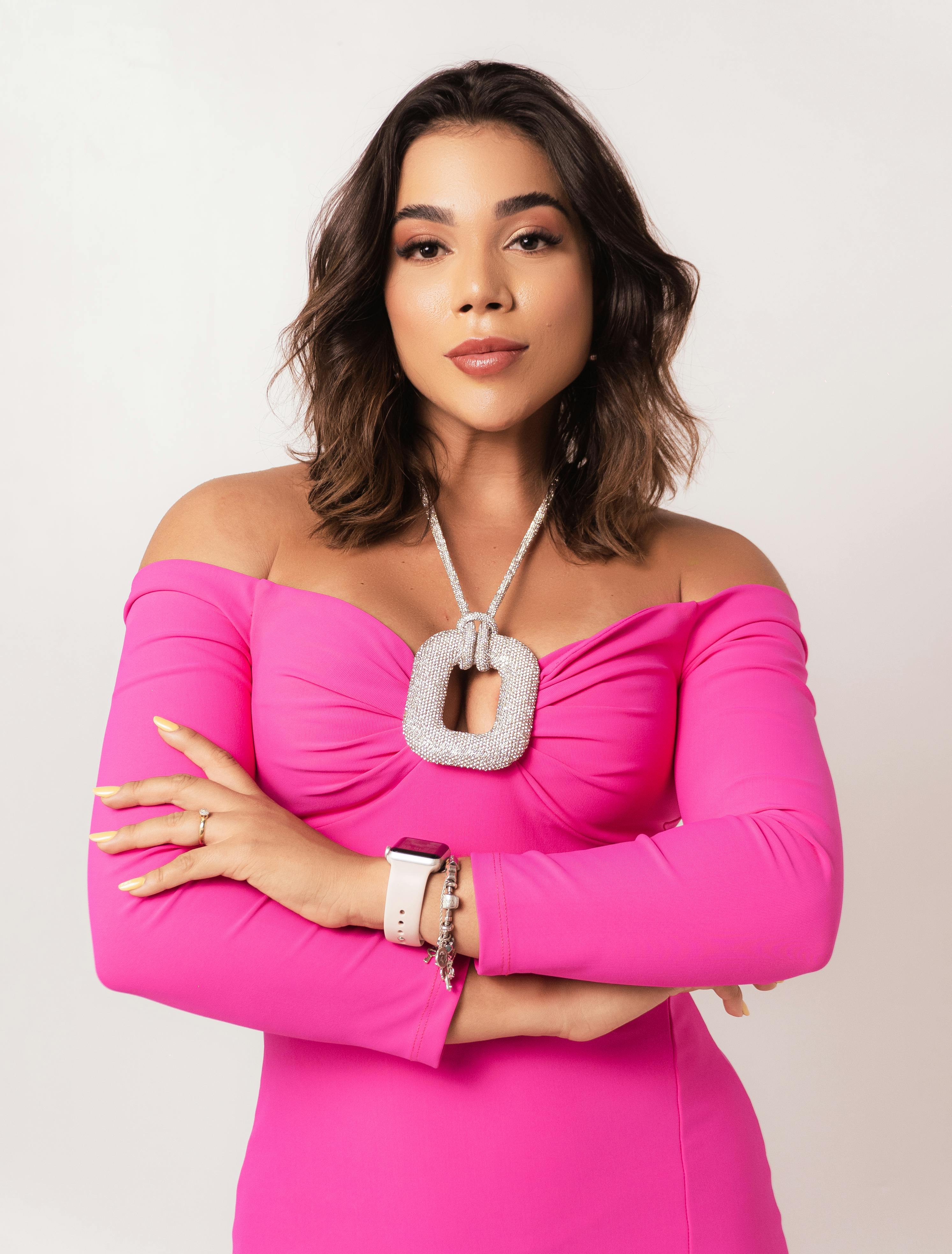 800.000+ melhores imagens de Model Photo In Pink Background · Download ...