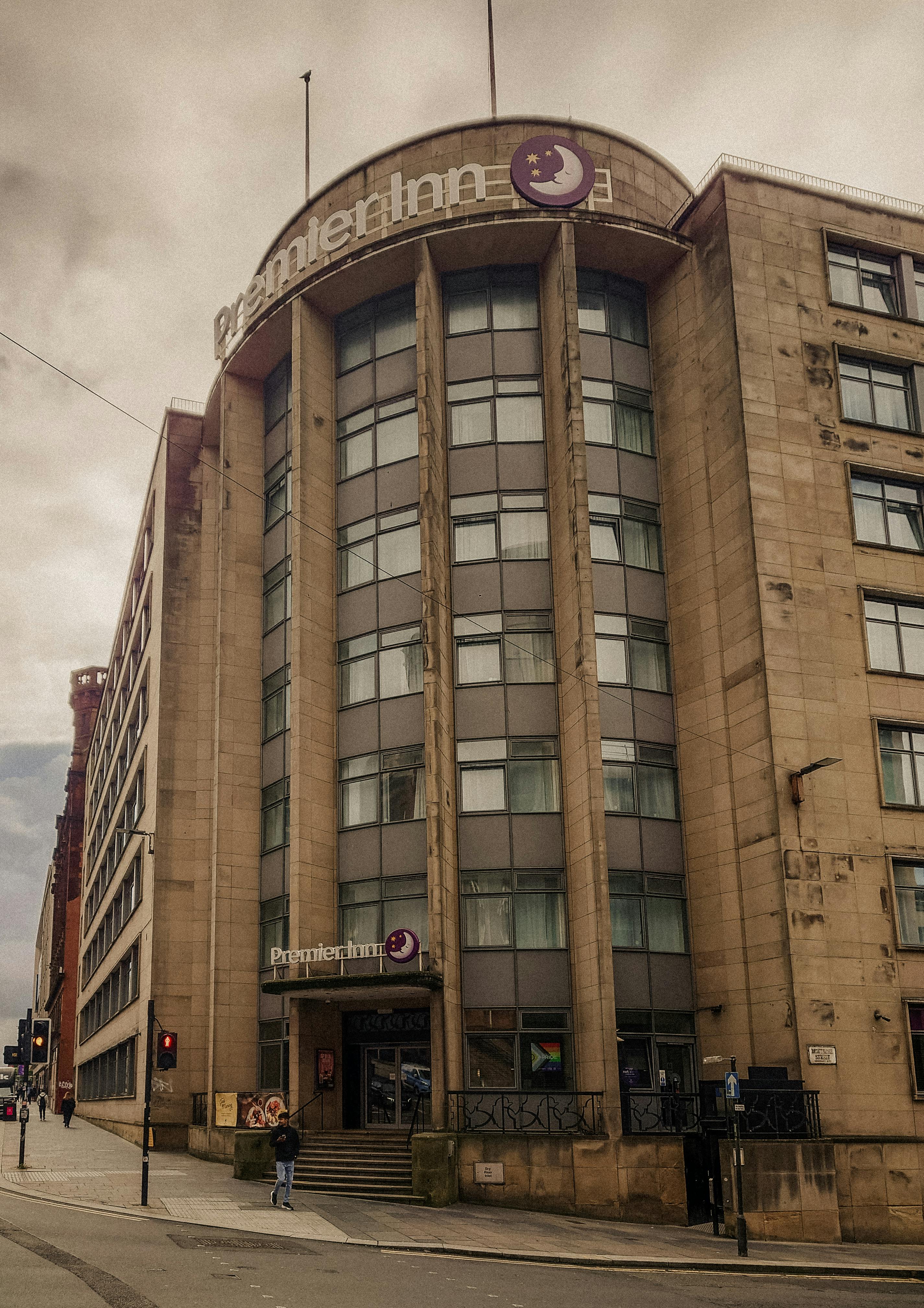 Premier Inn Glasgow City Centre Charing Cross: Your Perfect Stay?