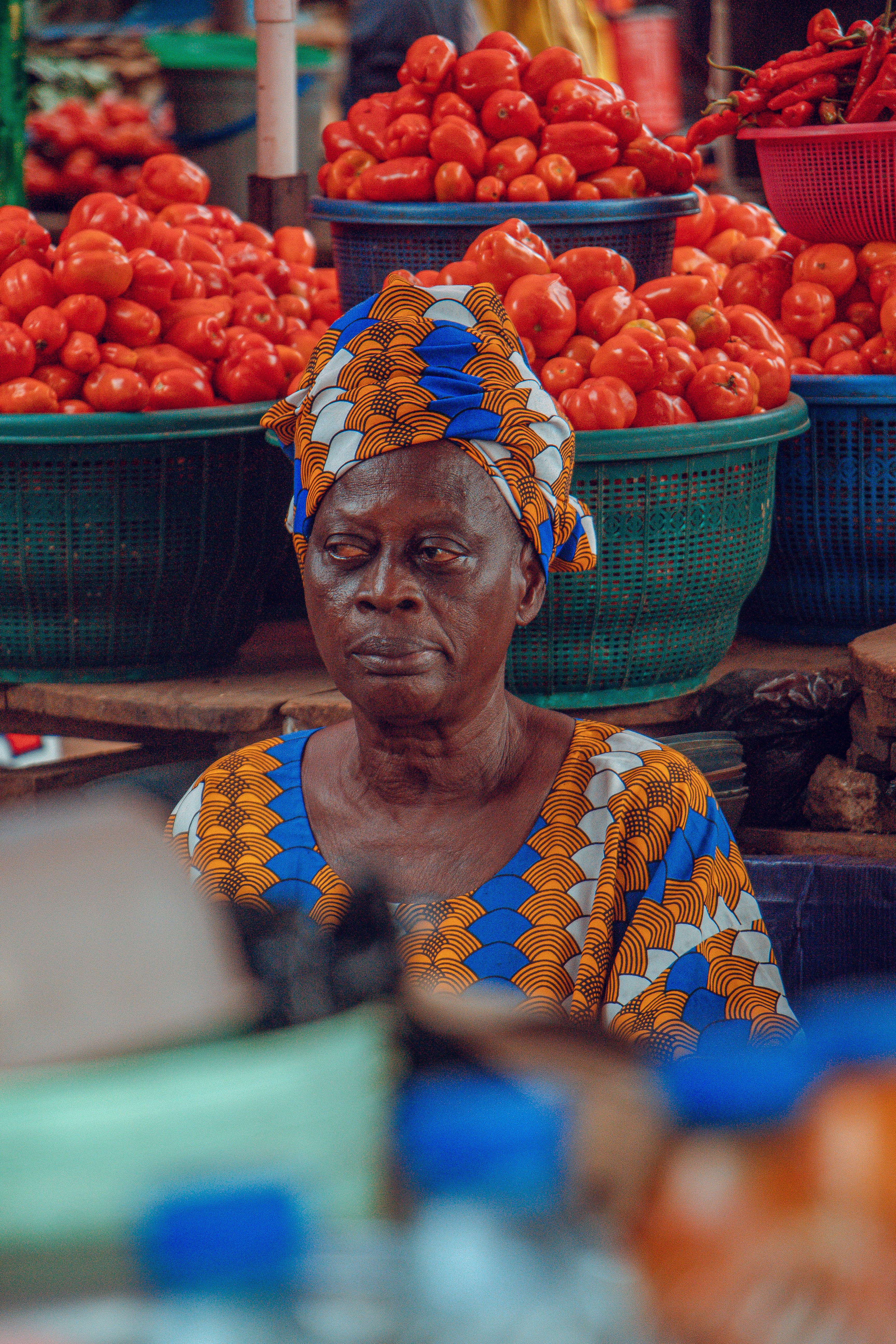 African Woman Bargaining In Market Photos, Download The BEST Free ...