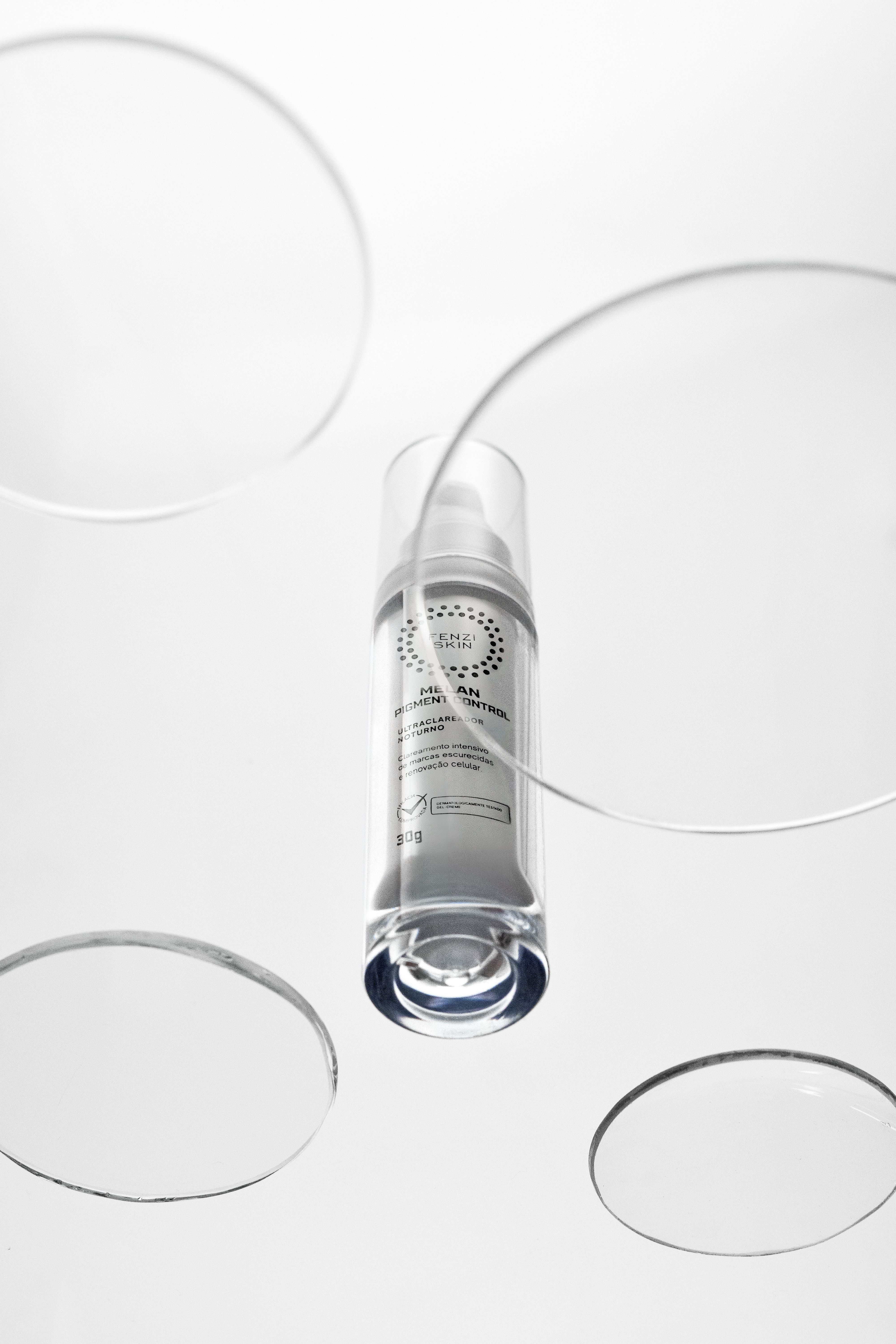 A clear glass bottle with a circular design · Free Stock Photo