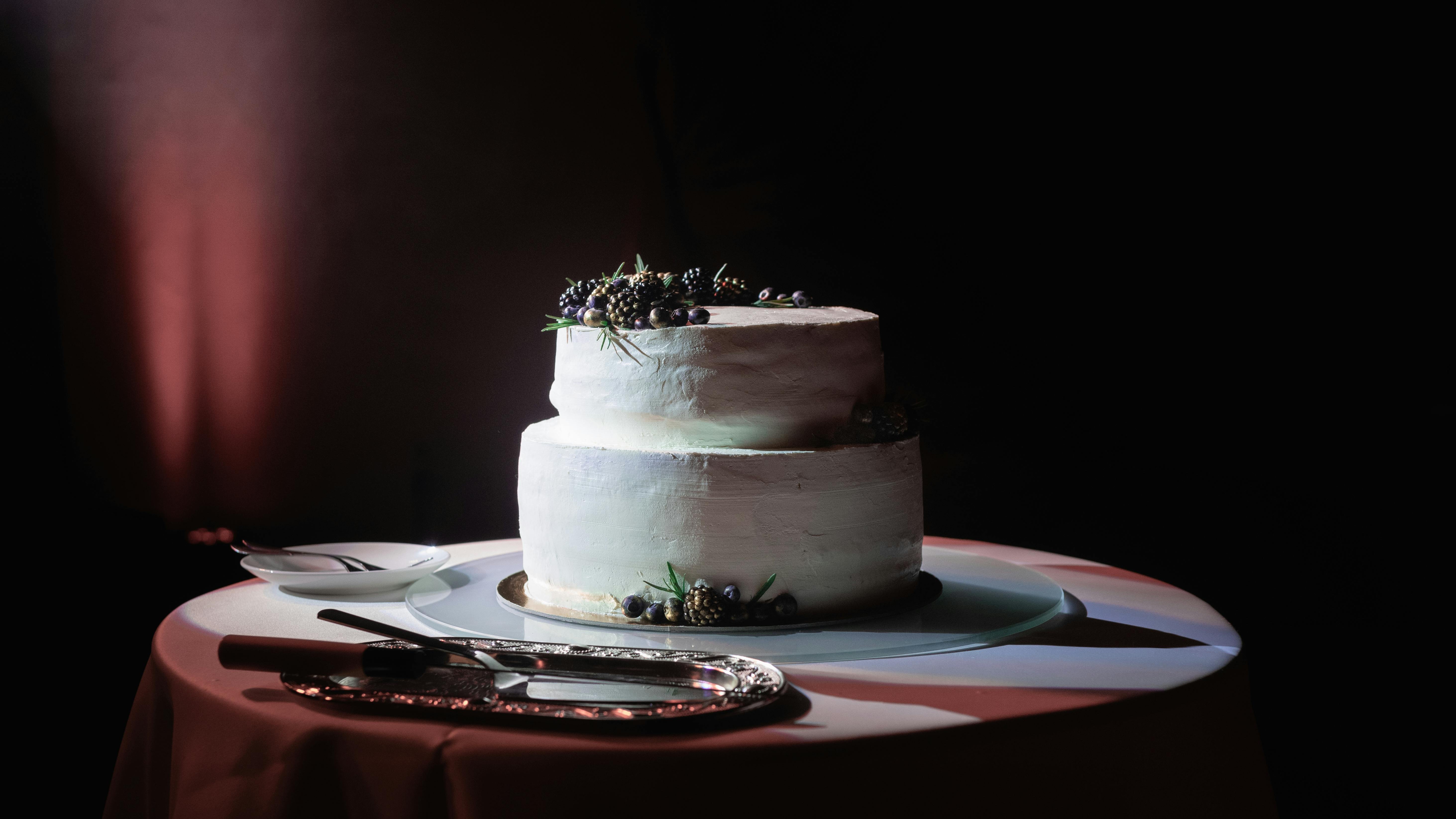 Two Layered White Cake · Free Stock Photo