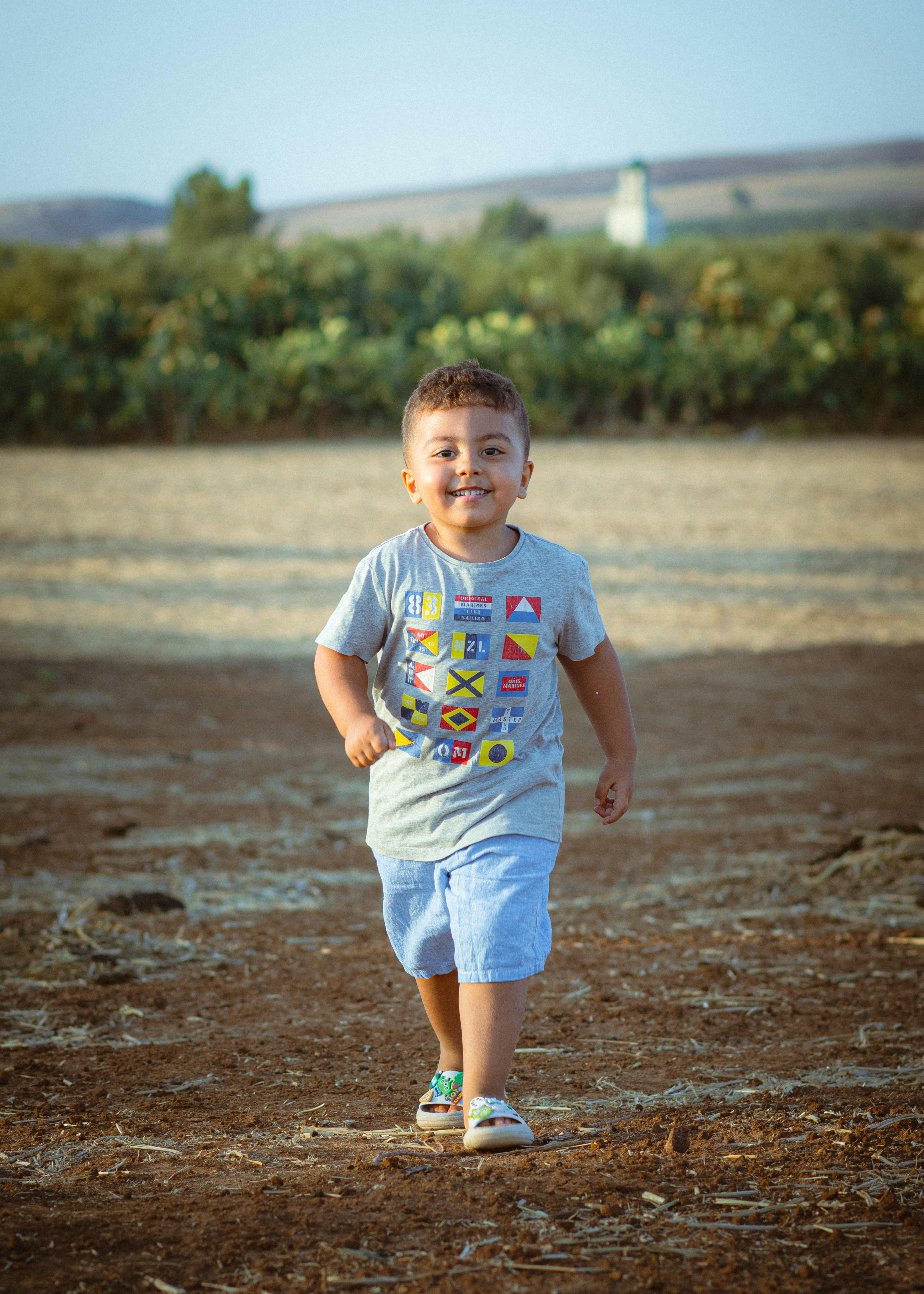 Kid running · Free Stock Photo
