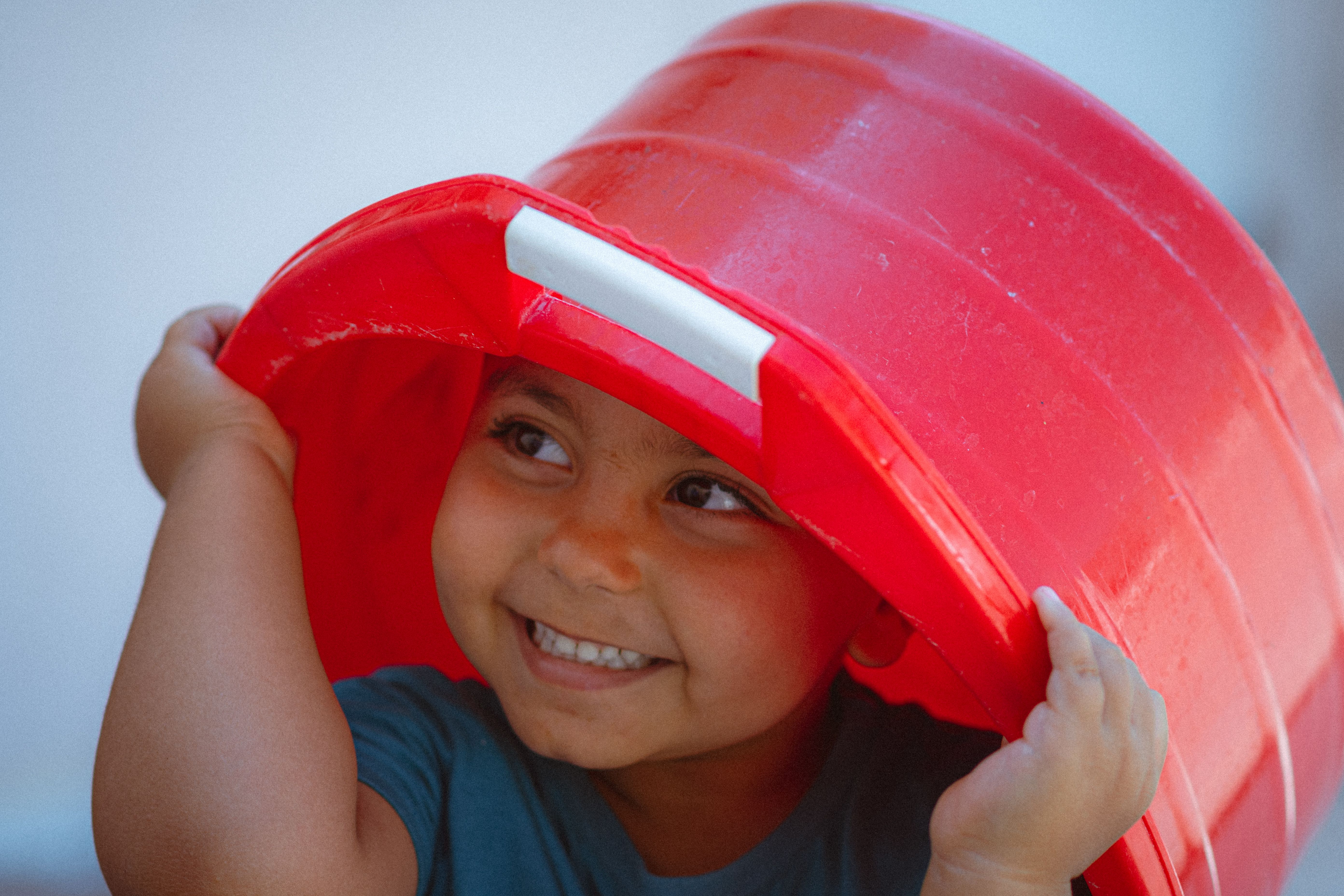 Kid playing with a bucket · Free Stock Photo