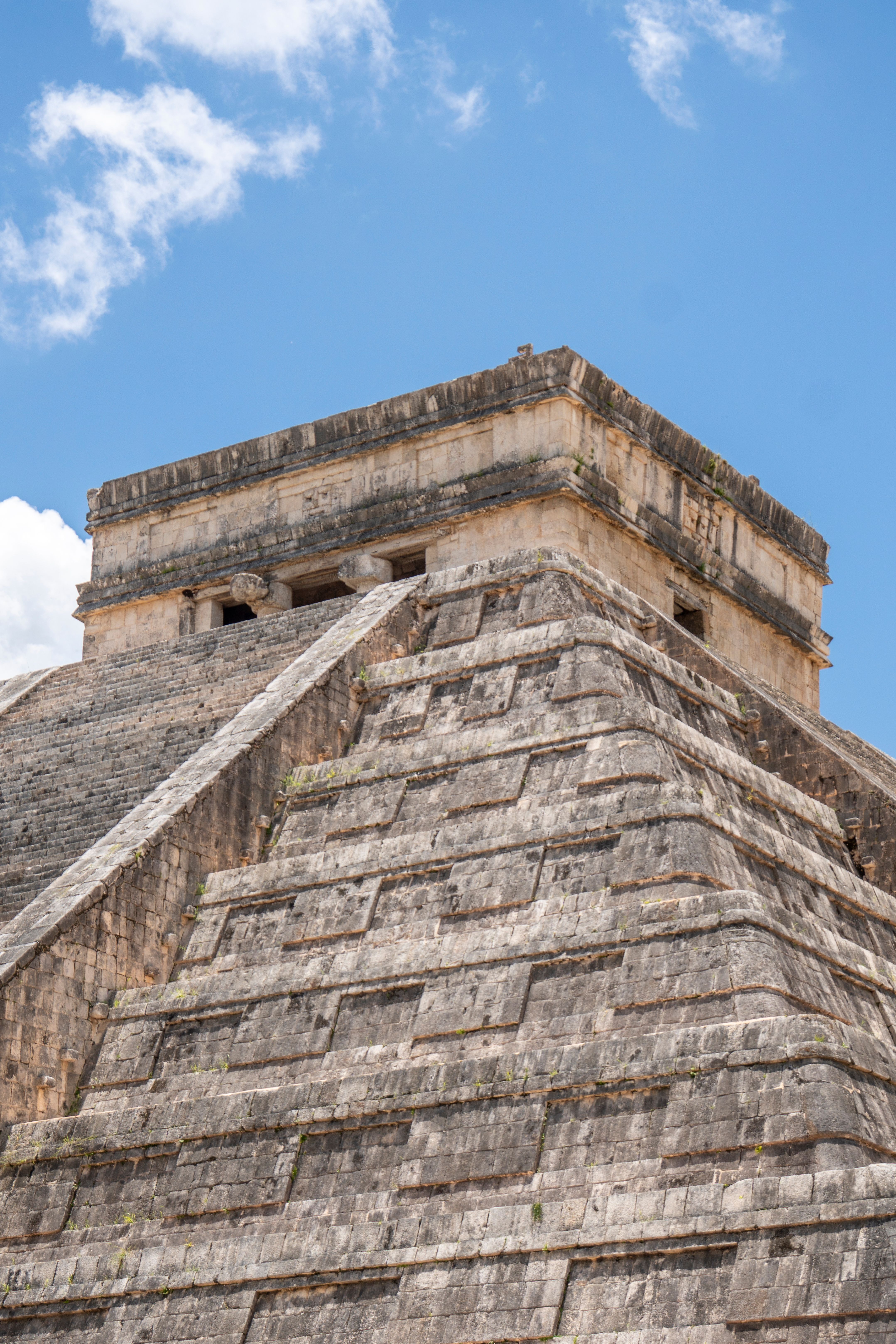 The top of a pyramid in chichen itza · Free Stock Photo