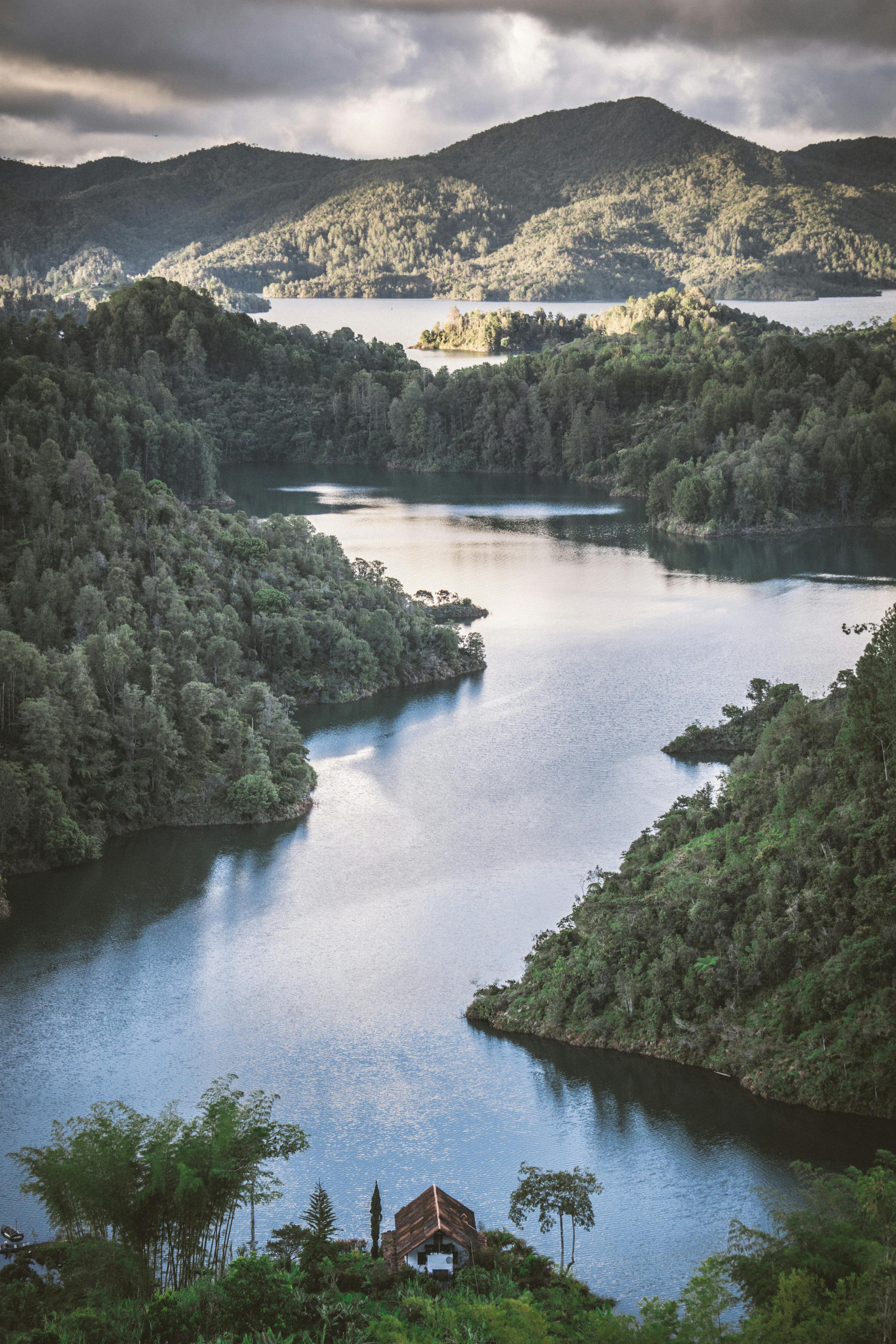 Vista Aérea Panorámica Del Embalse De Guatapé, Colombia · Foto de stock ...