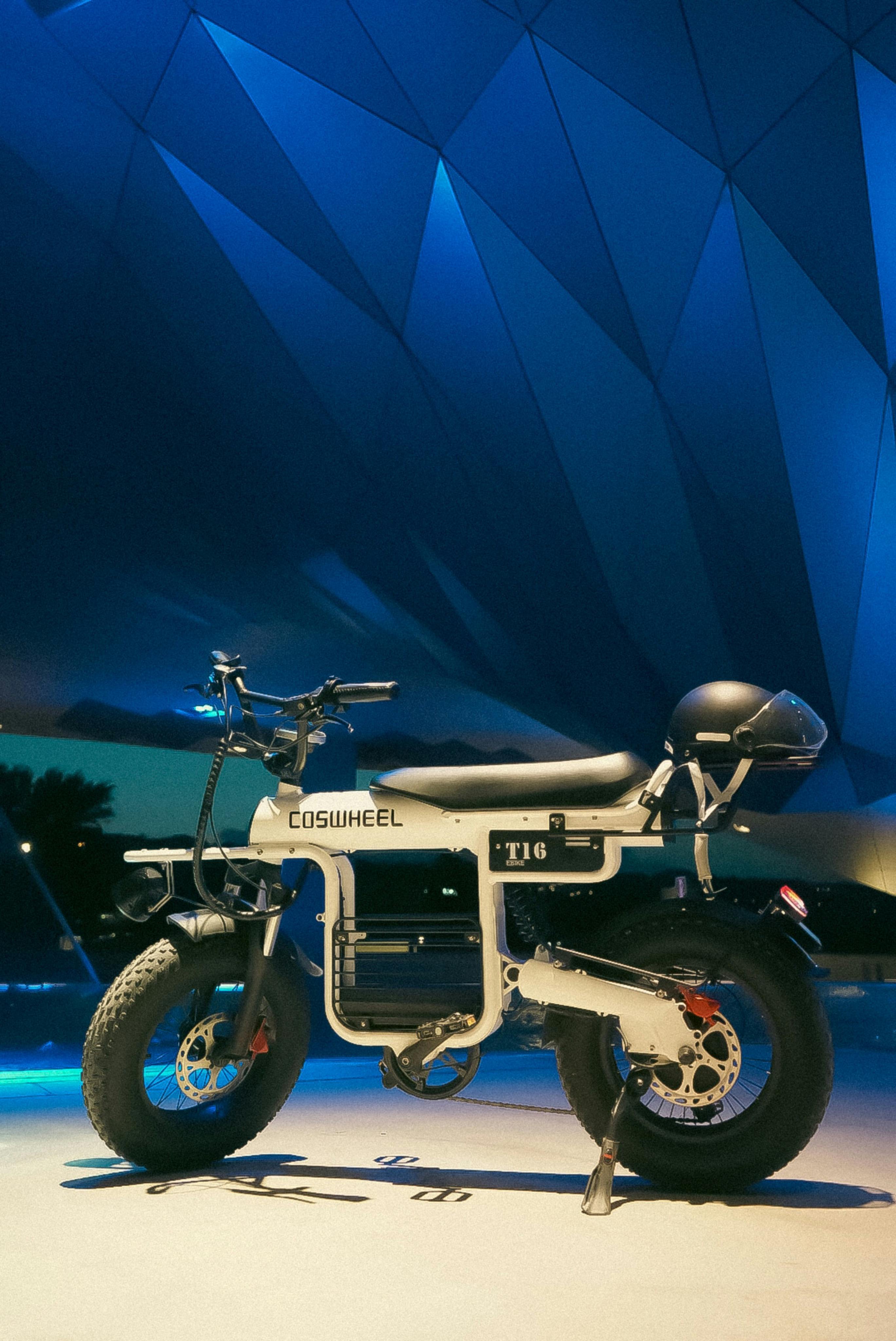 A motorcycle parked in front of a large dome · Free Stock Photo