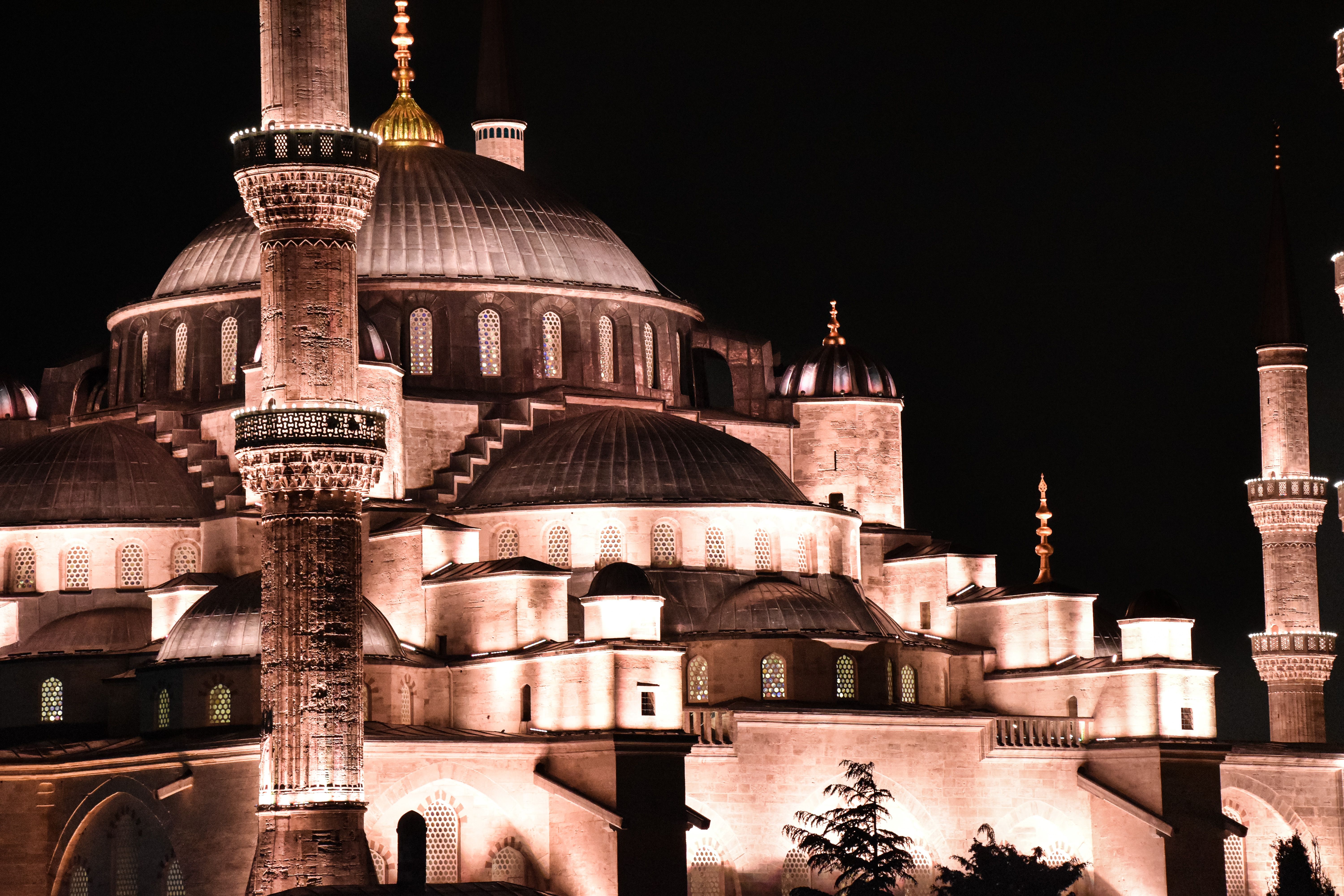 The blue mosque at night is illuminated · Free Stock Photo