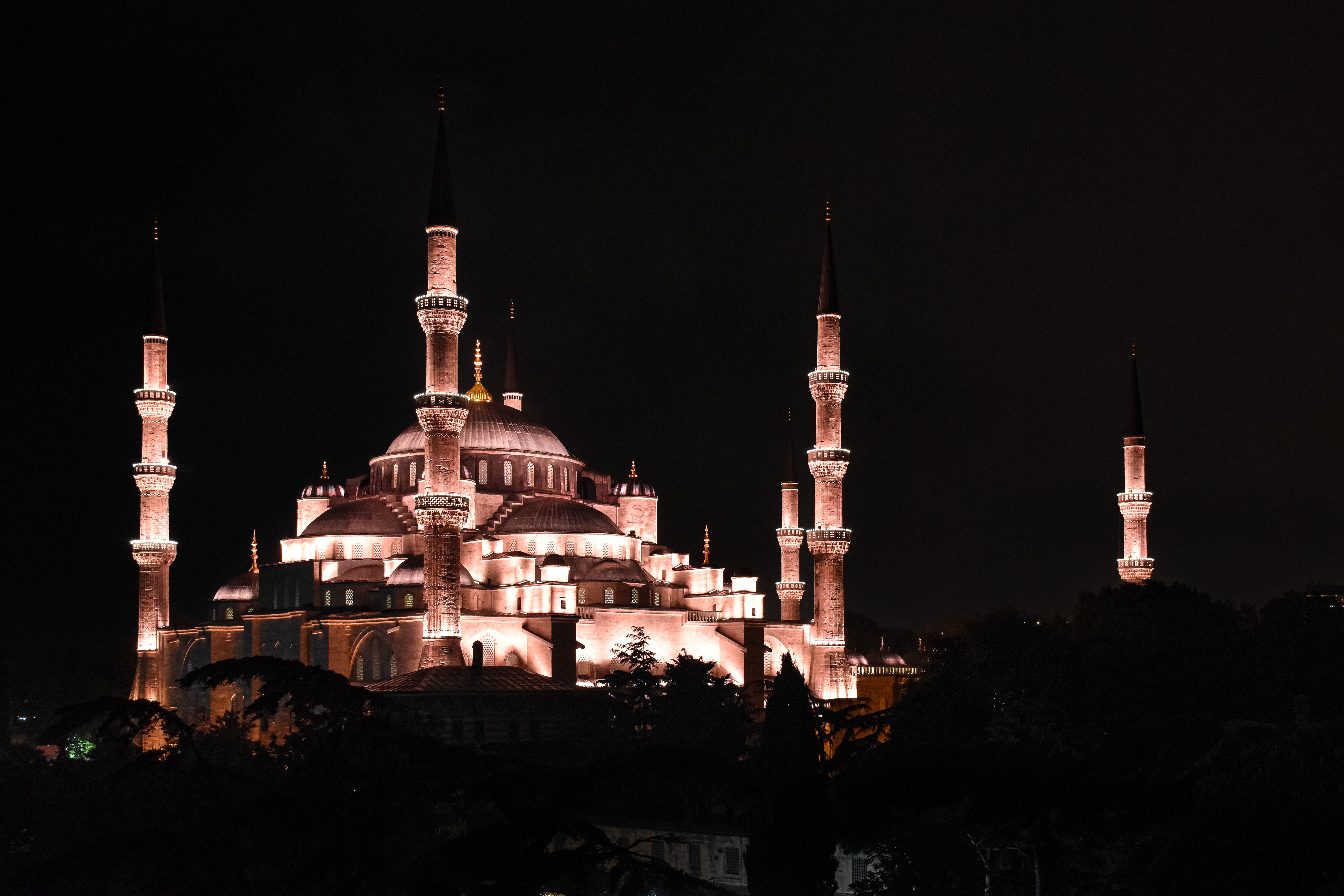 The blue mosque at night with lights on · Free Stock Photo
