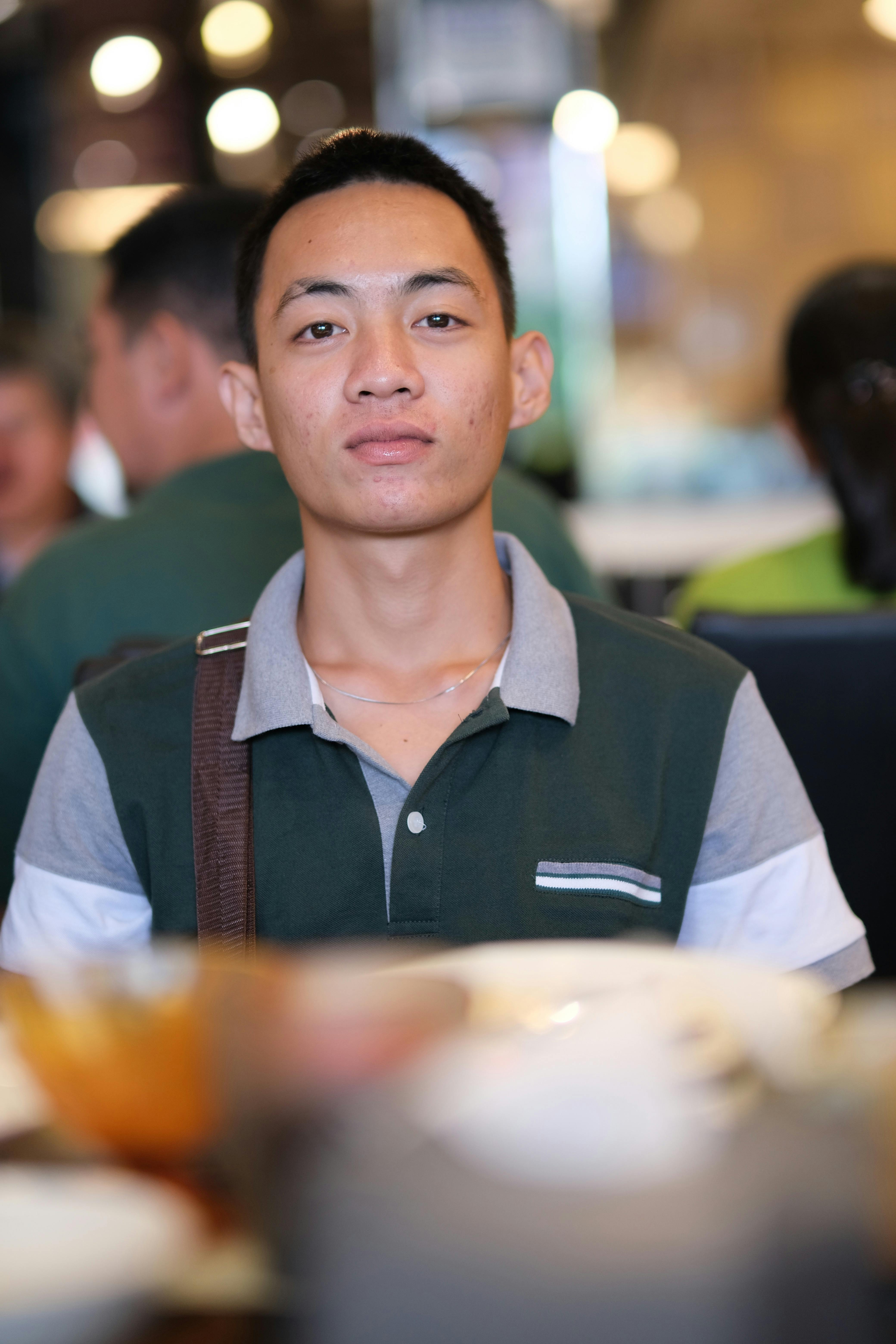 A man sitting at a table in a restaurant · Free Stock Photo