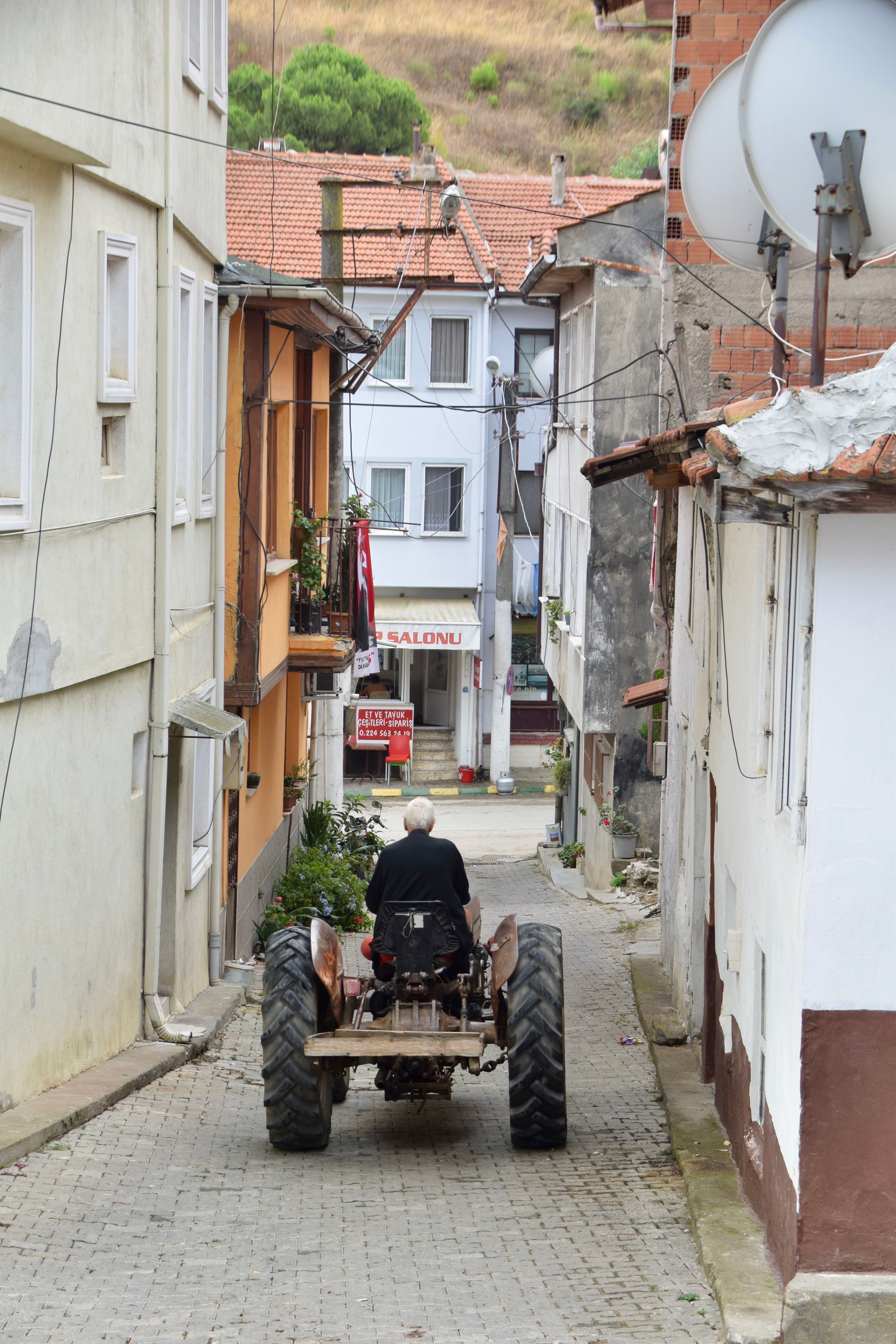 Man Tractor Photos, Download The BEST Free Man Tractor Stock Photos ...