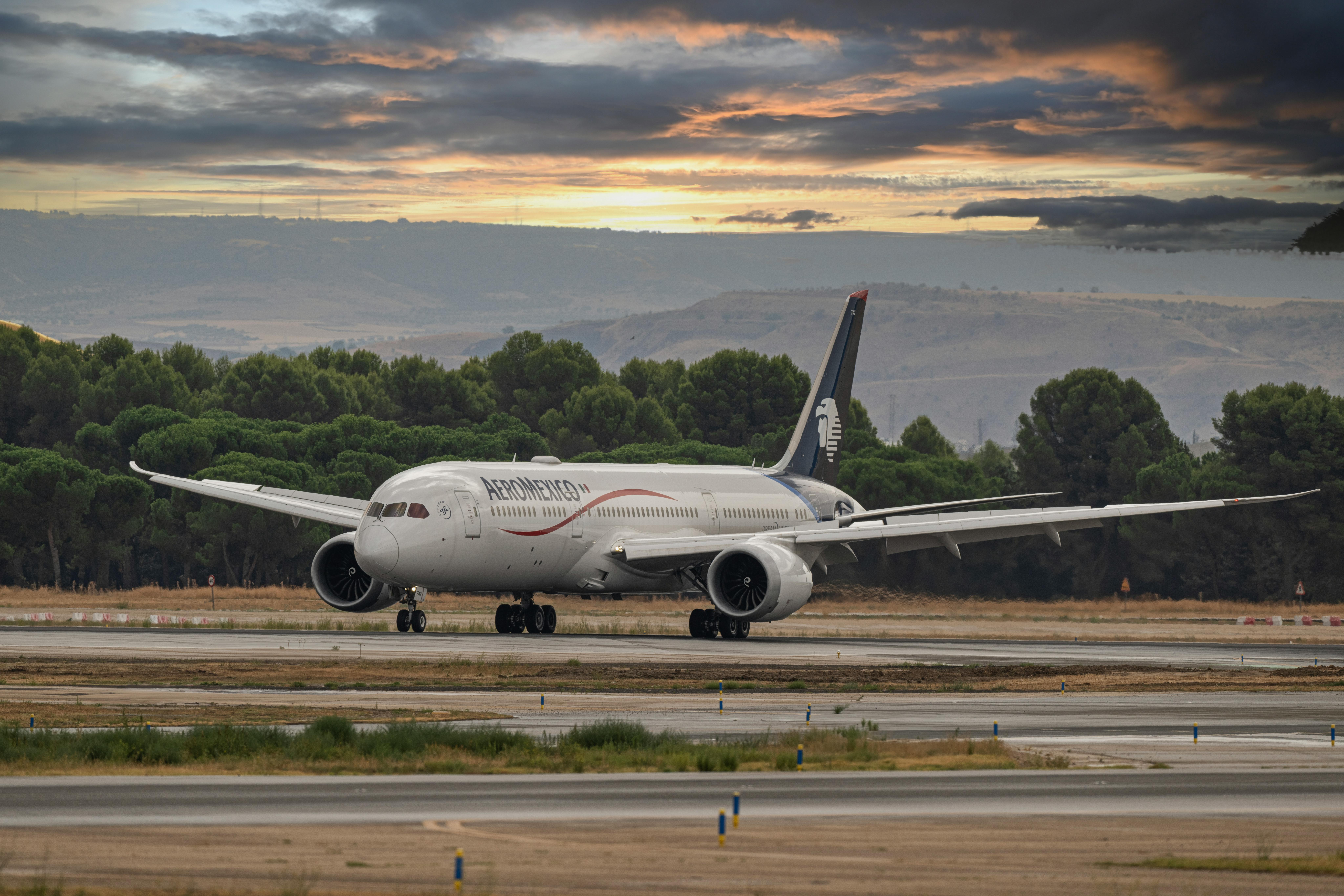 Qantas Airlines Plane on Air · Free Stock Photo