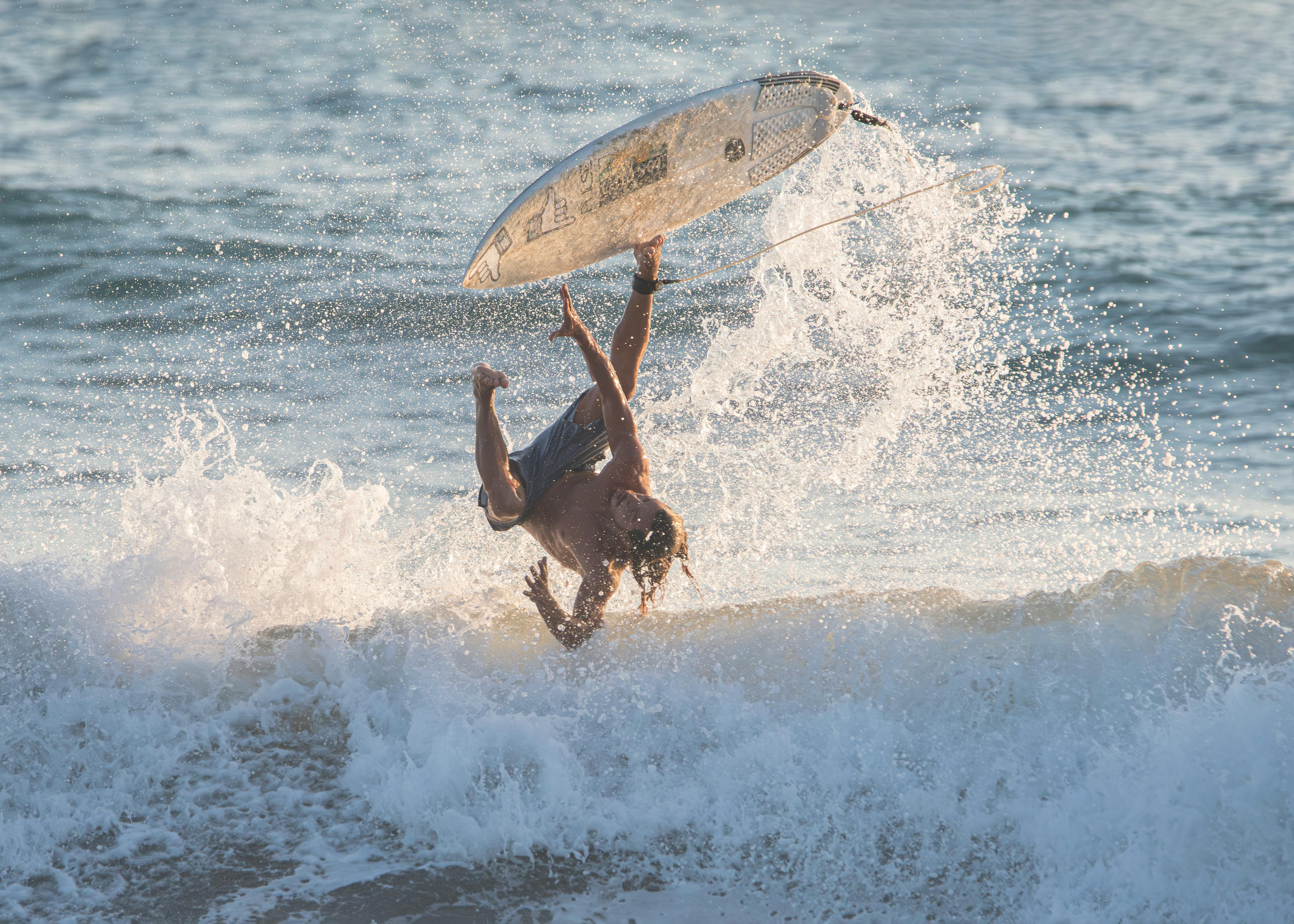 Surfing · Free Stock Photo