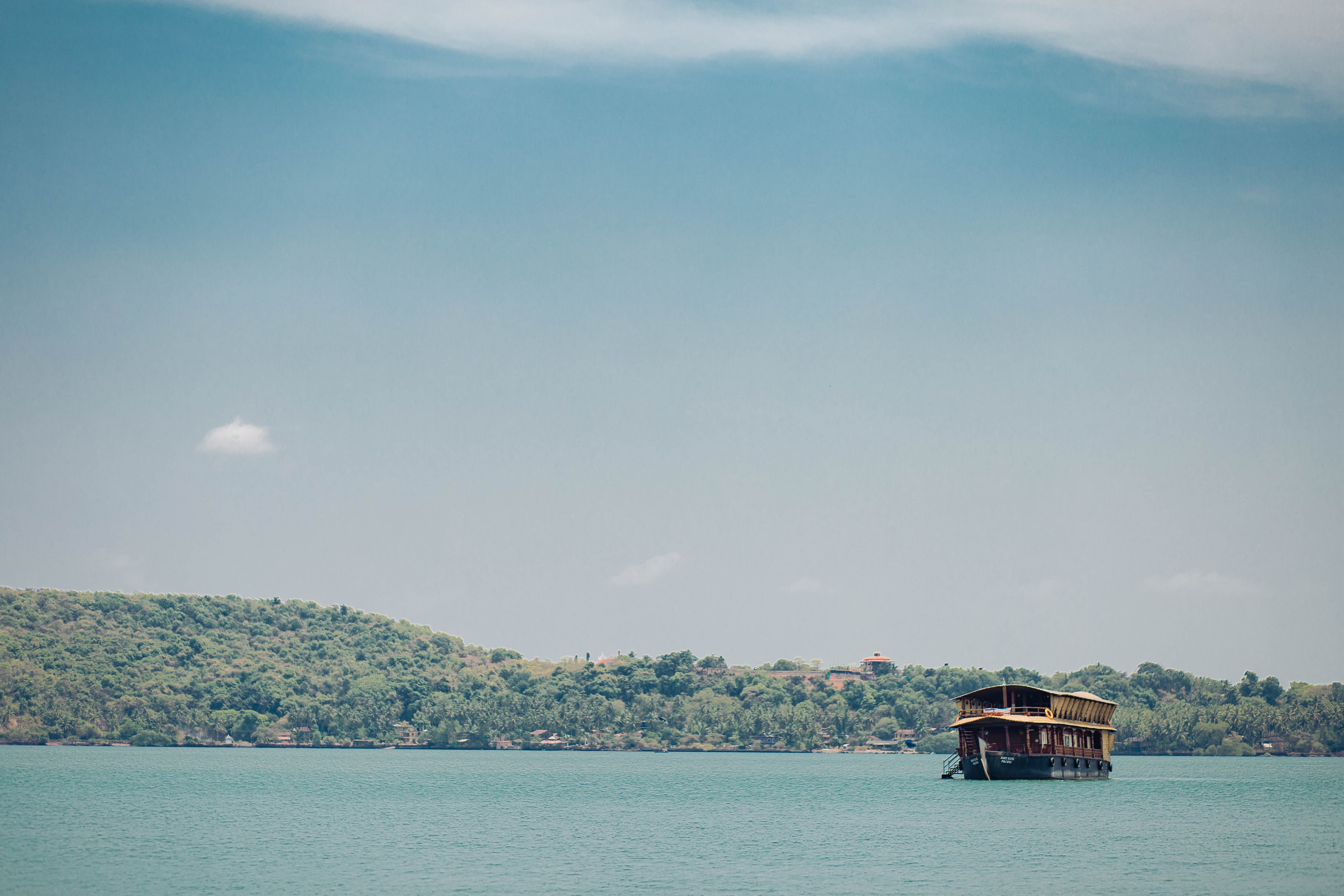 Serene Boat on Goa's Tranquil Waterscape · Free Stock Photo