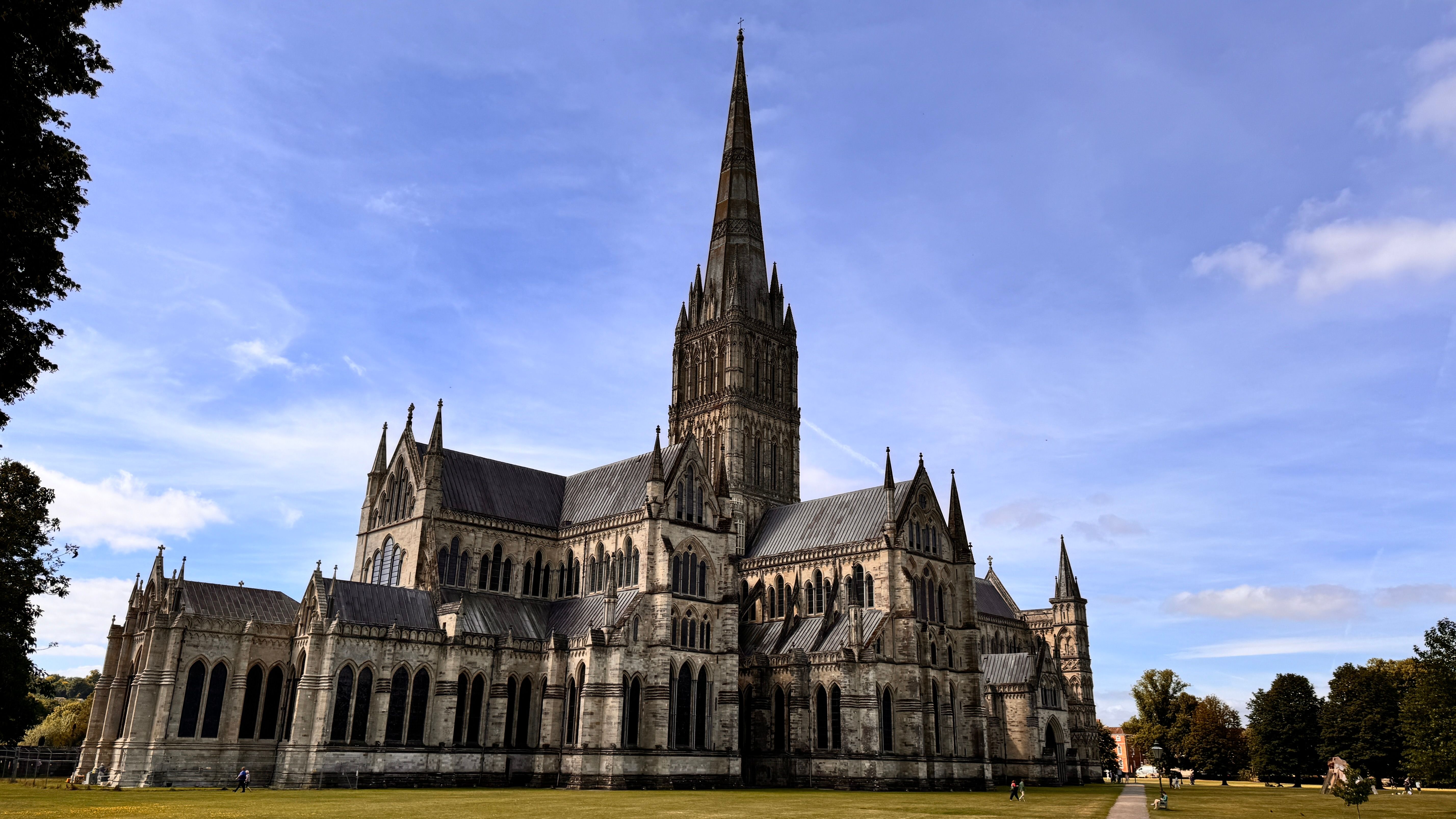 Facade of Salisbury Cathedral · Free Stock Photo