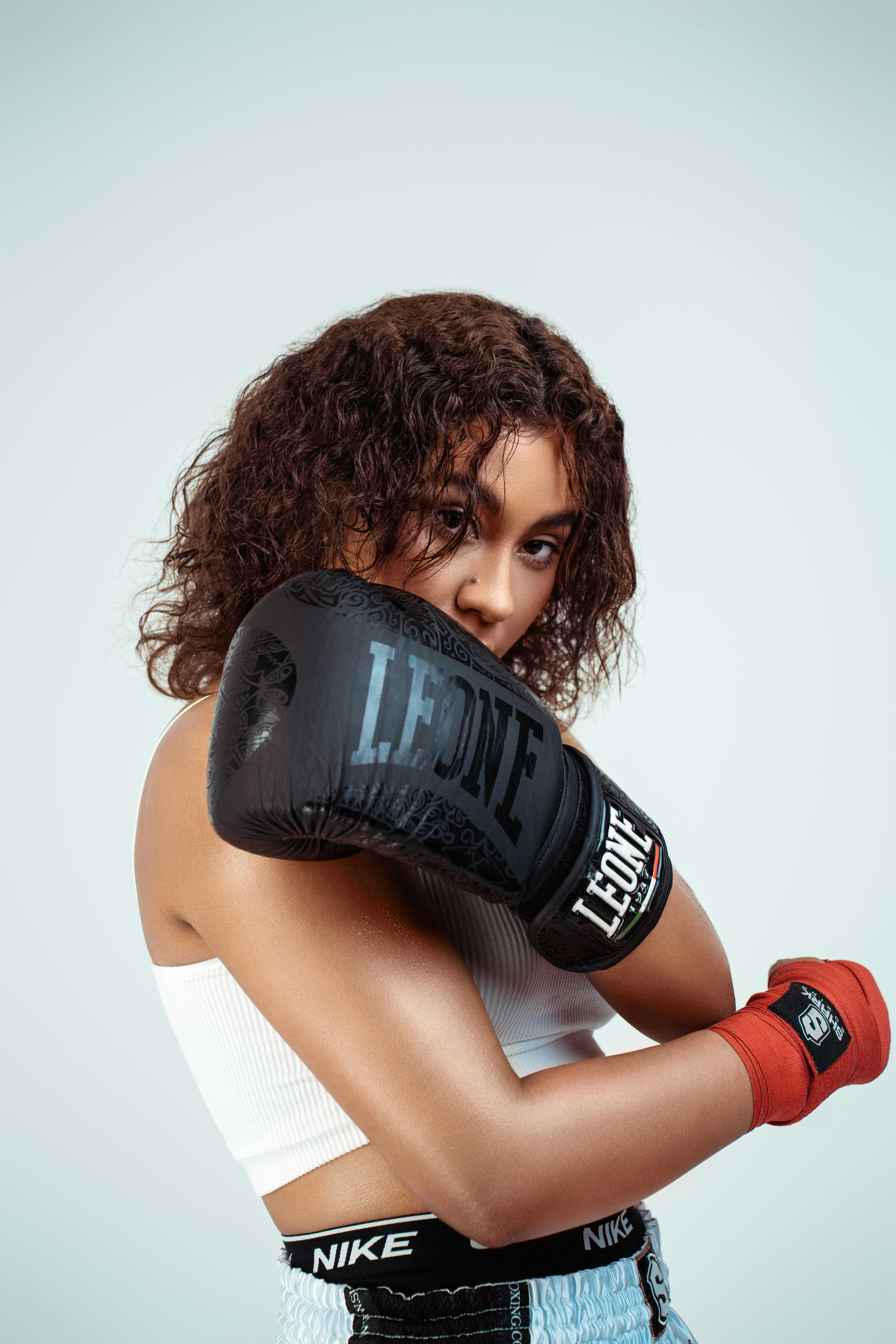 Darmowe zdjęcie z kategorii arena bokserska, atletyczna kobieta, boks, boks halowy, boks w ...