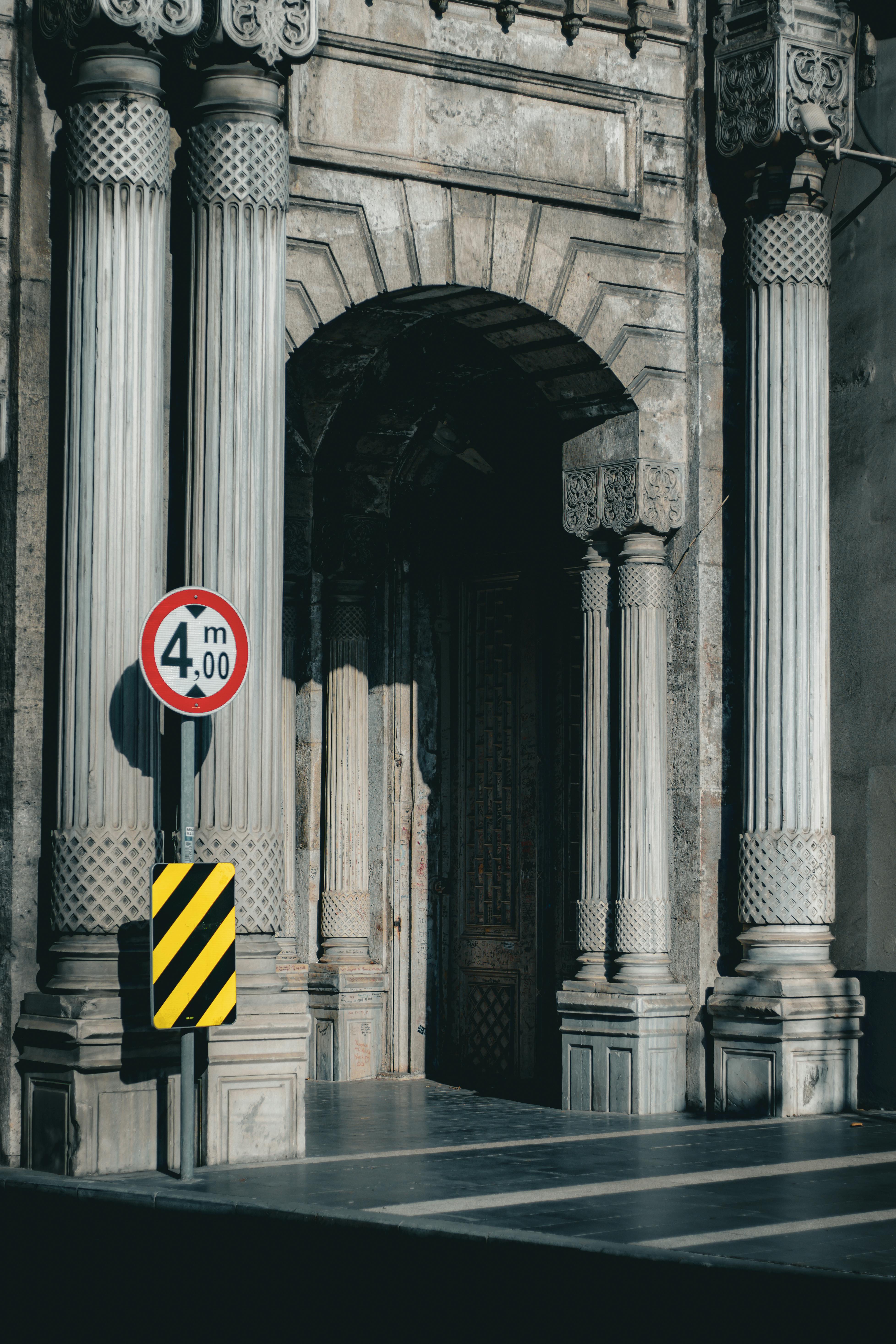 A street sign with a number 40 on it · Free Stock Photo