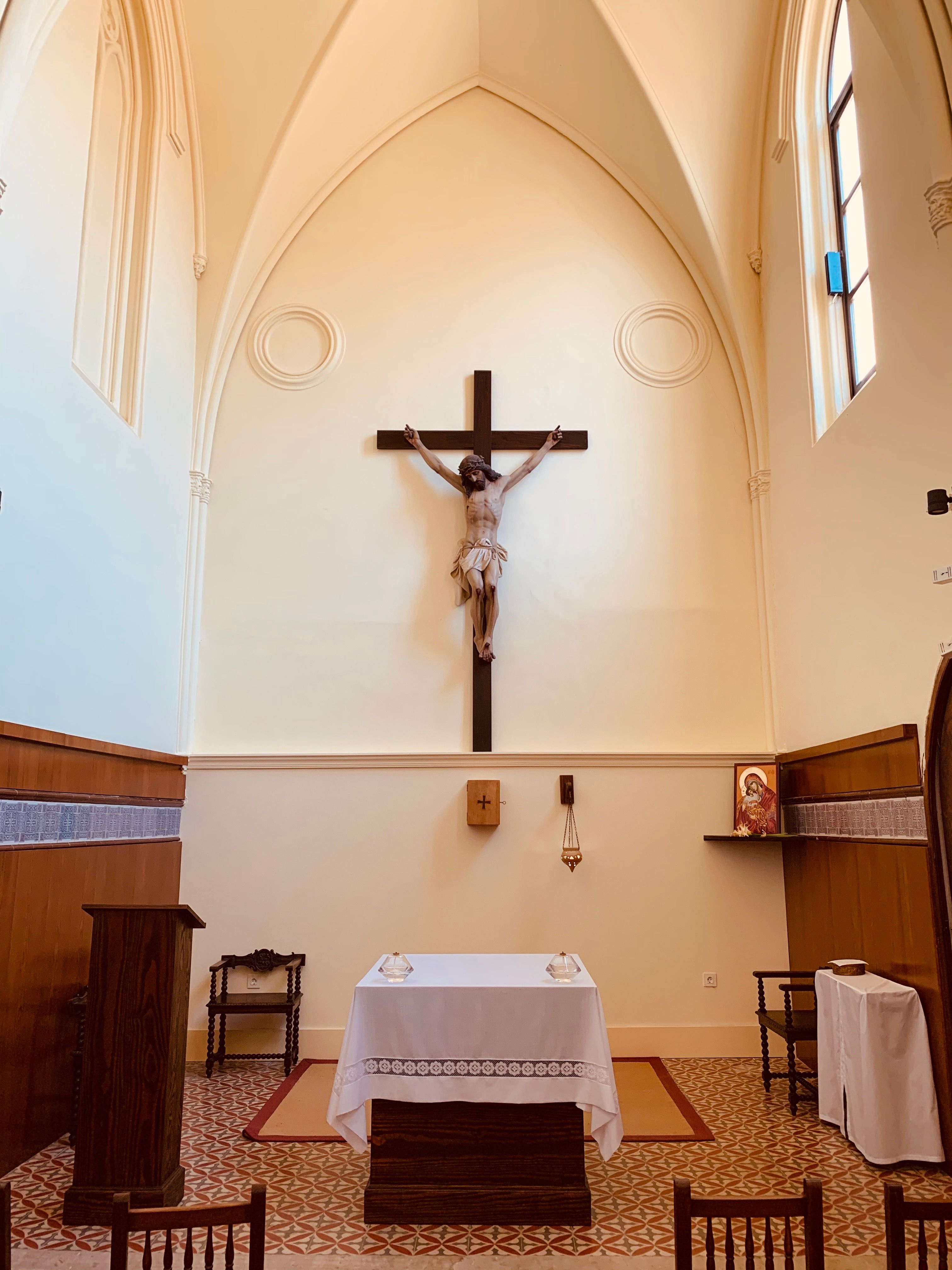 Religious Cross in a Chapel · Free Stock Photo