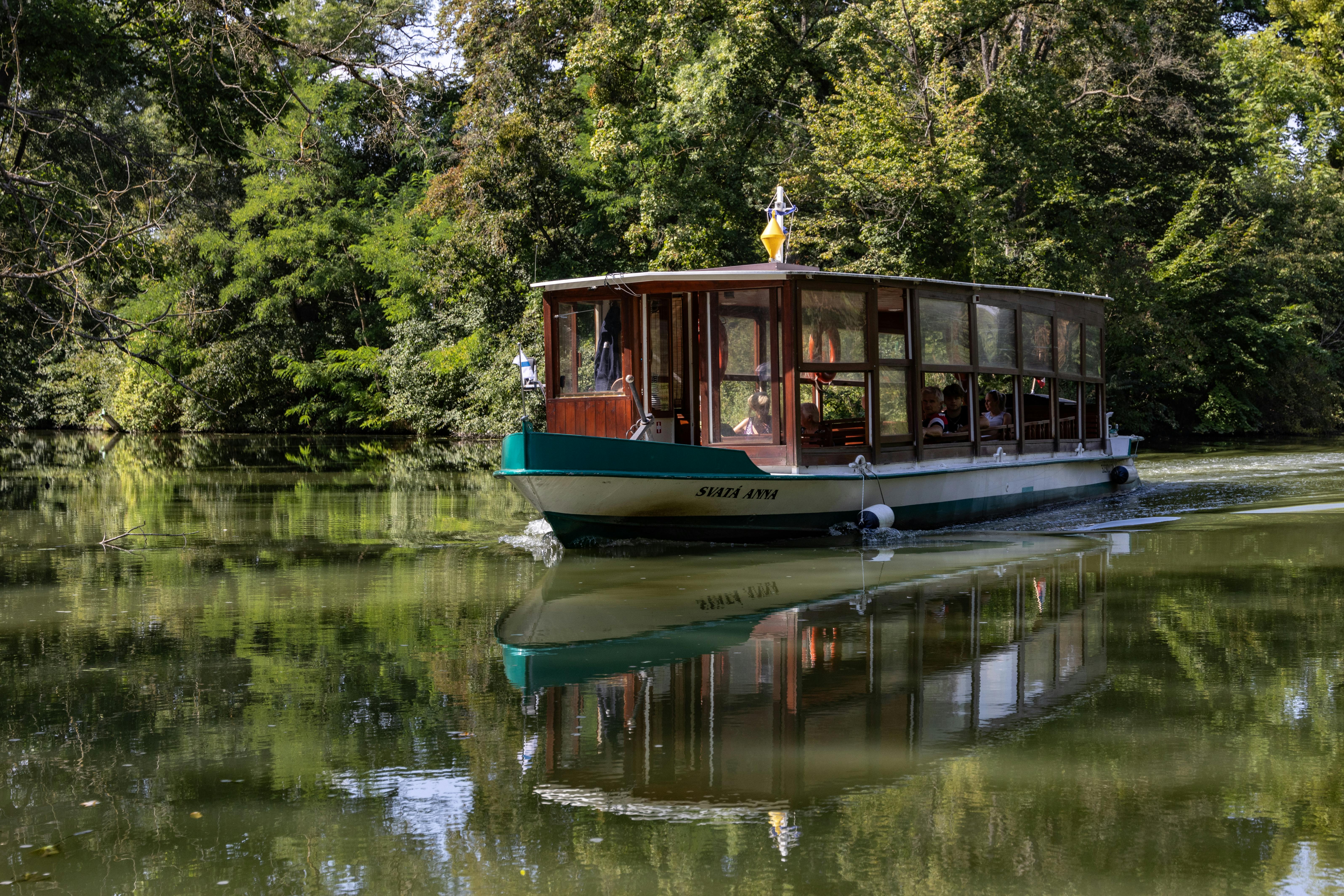 Svata Anna Ferry Sailing on the Stara Dyje River · Free Stock Photo