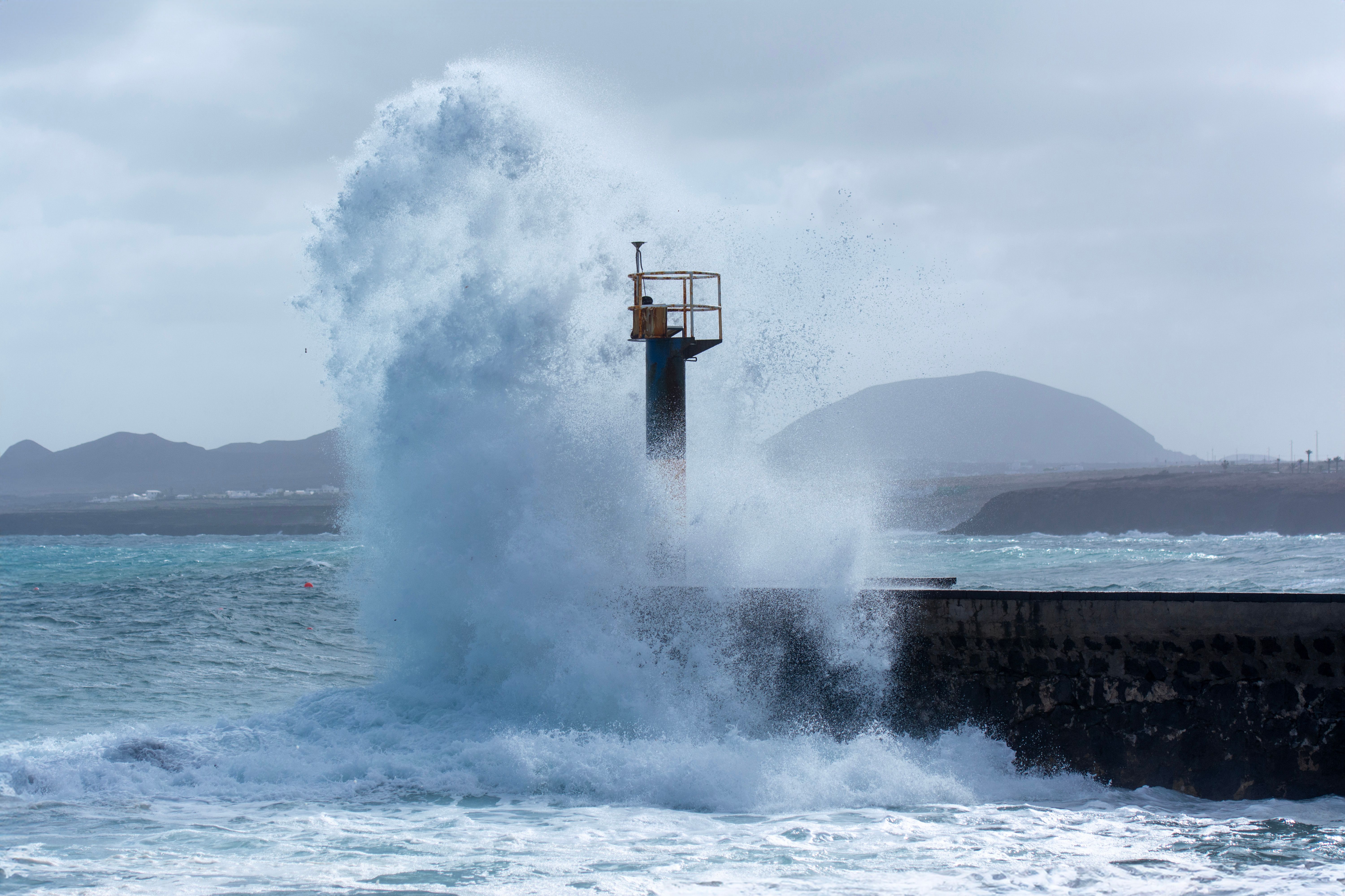 A large wave crashes into the pier and pier · Free Stock Photo