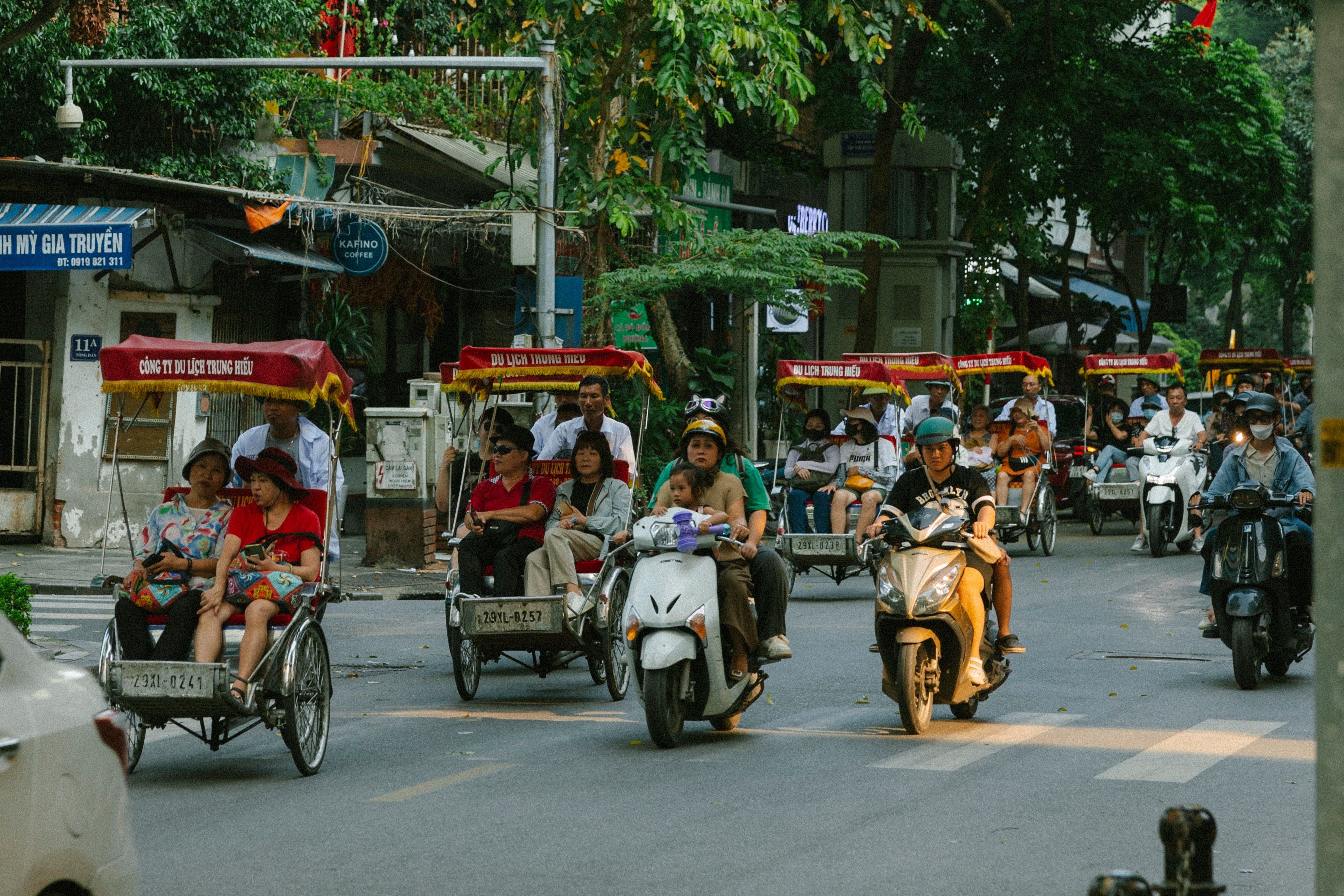 Bustling Street Scene with Cyclos and Motorbikes · Free Stock Photo