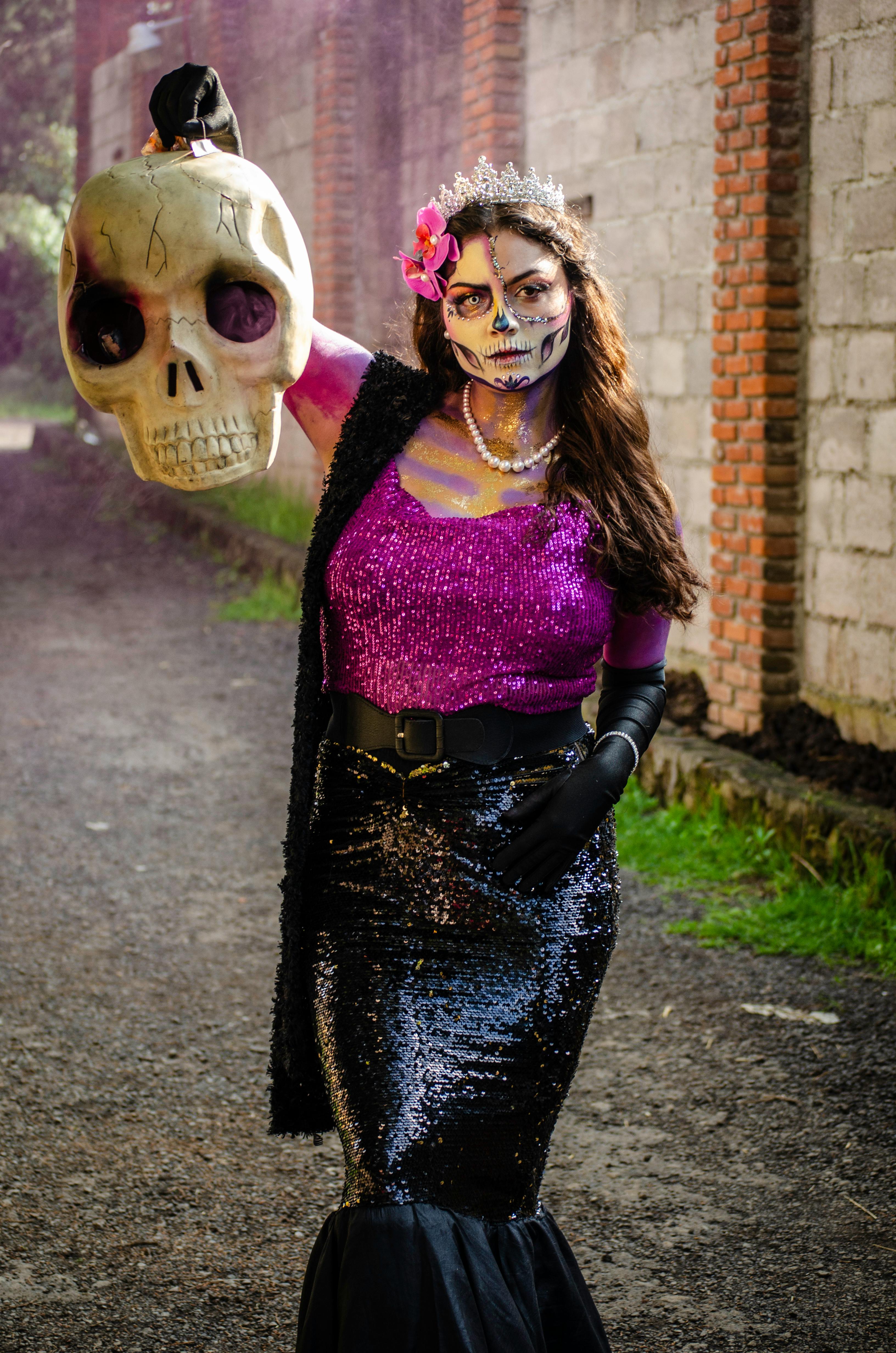 Catrina morada con calavera · Free Stock Photo