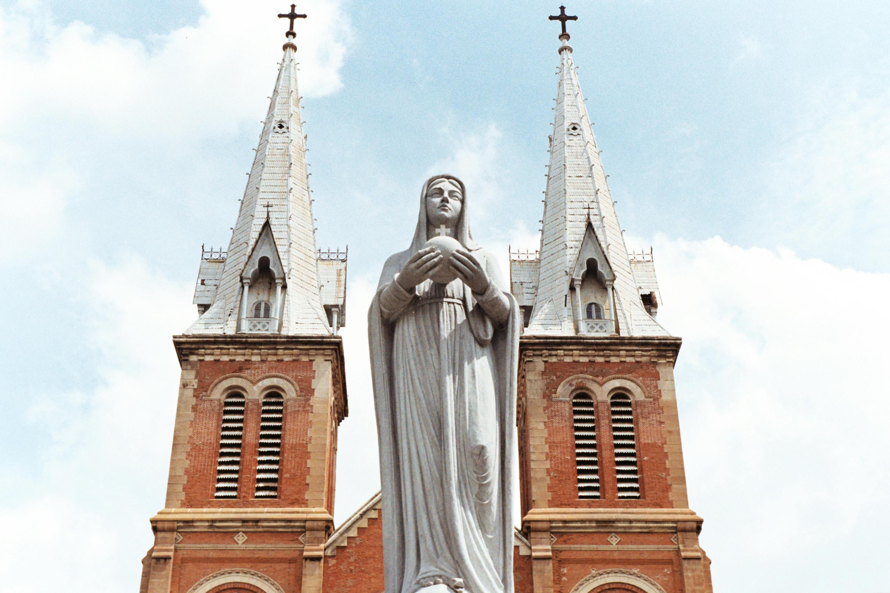 Nhà thờ Đức Bà Sài Gòn, Sài Gòn, Việt Nam, 2015 / Notre Dame Cathedral of Saigon, Saigon ...