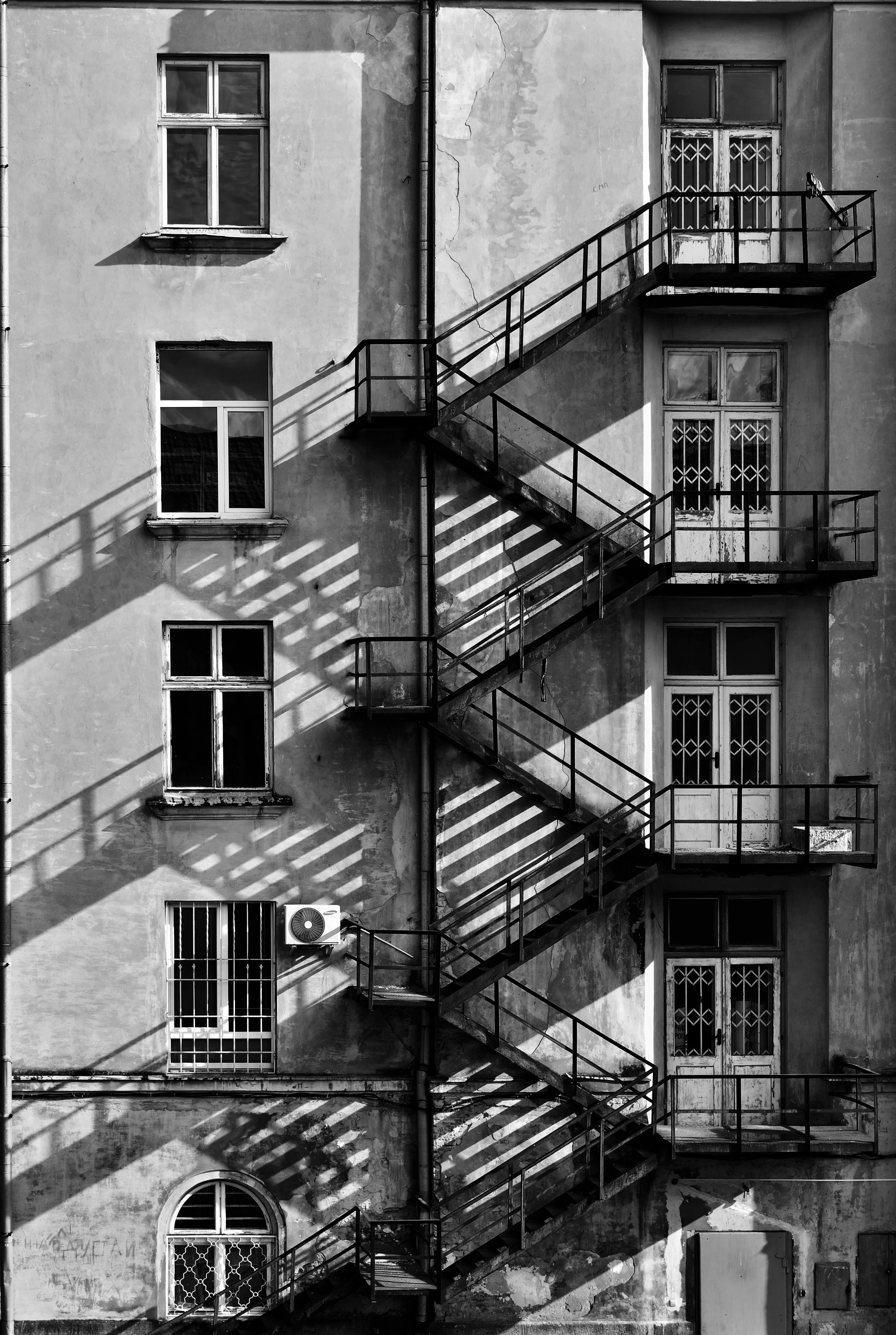 Grayscale Photo of Building · Free Stock Photo