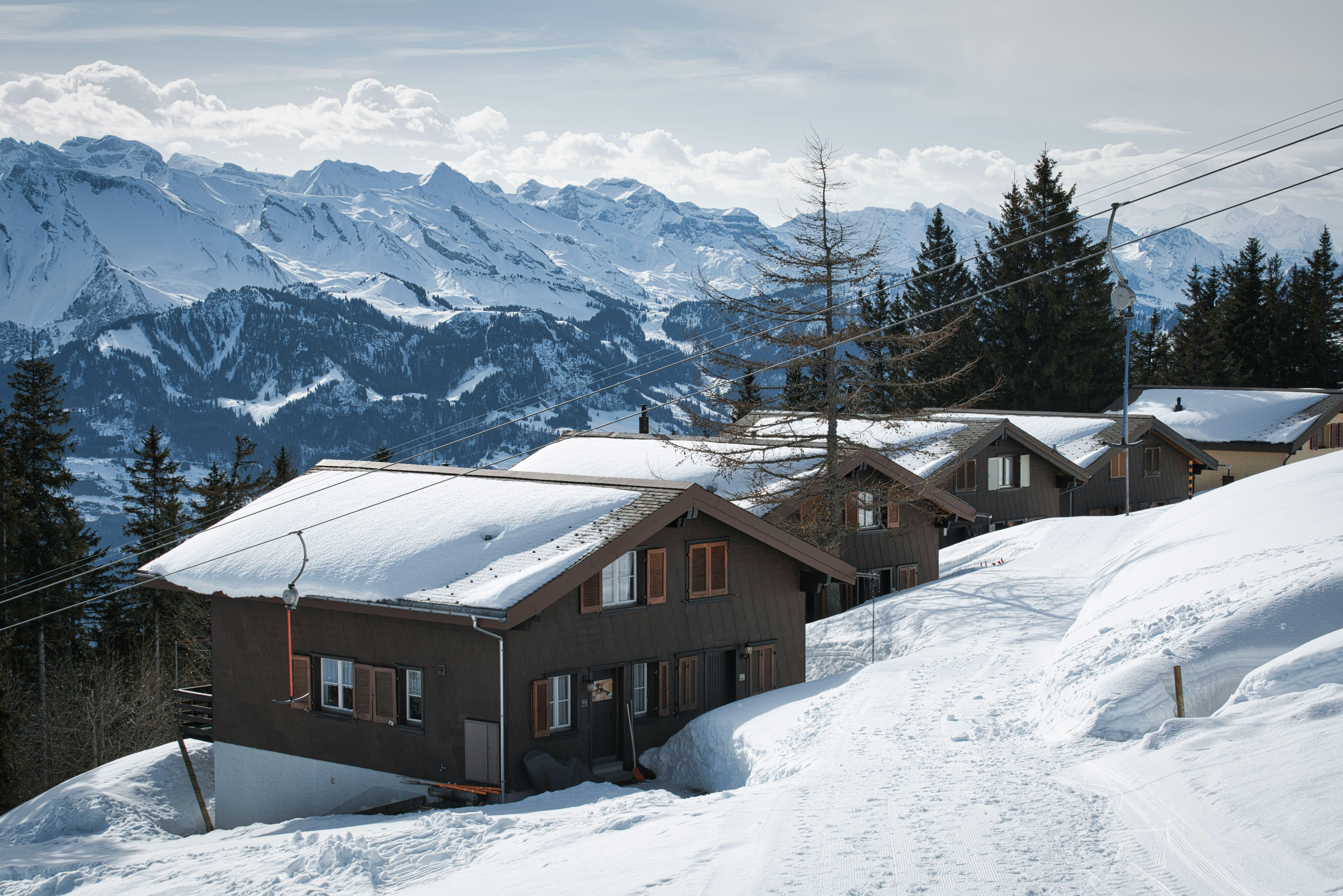 Triangular Vacation House in the Snow · Free Stock Photo