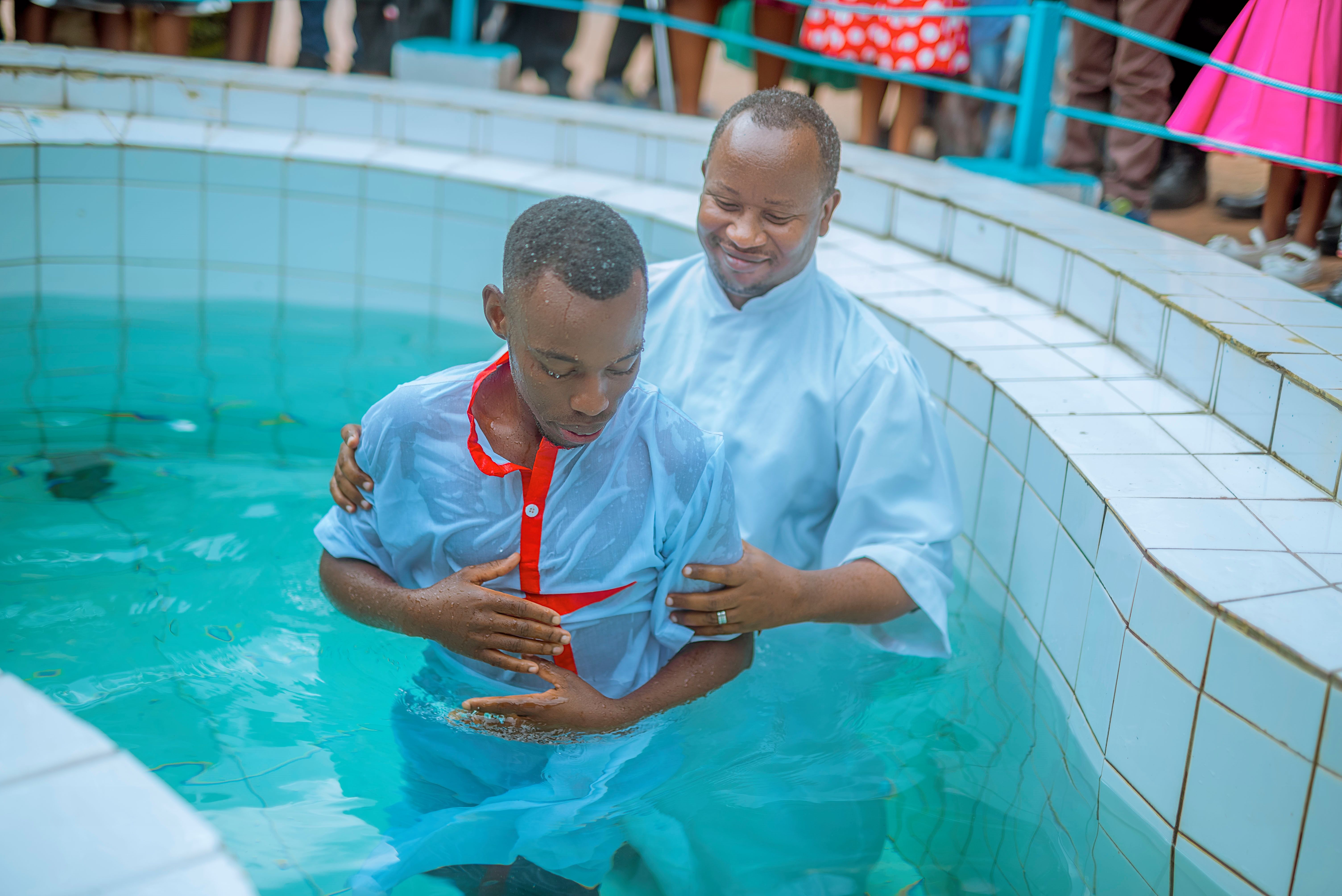 Two men are standing in a pool of water · Free Stock Photo