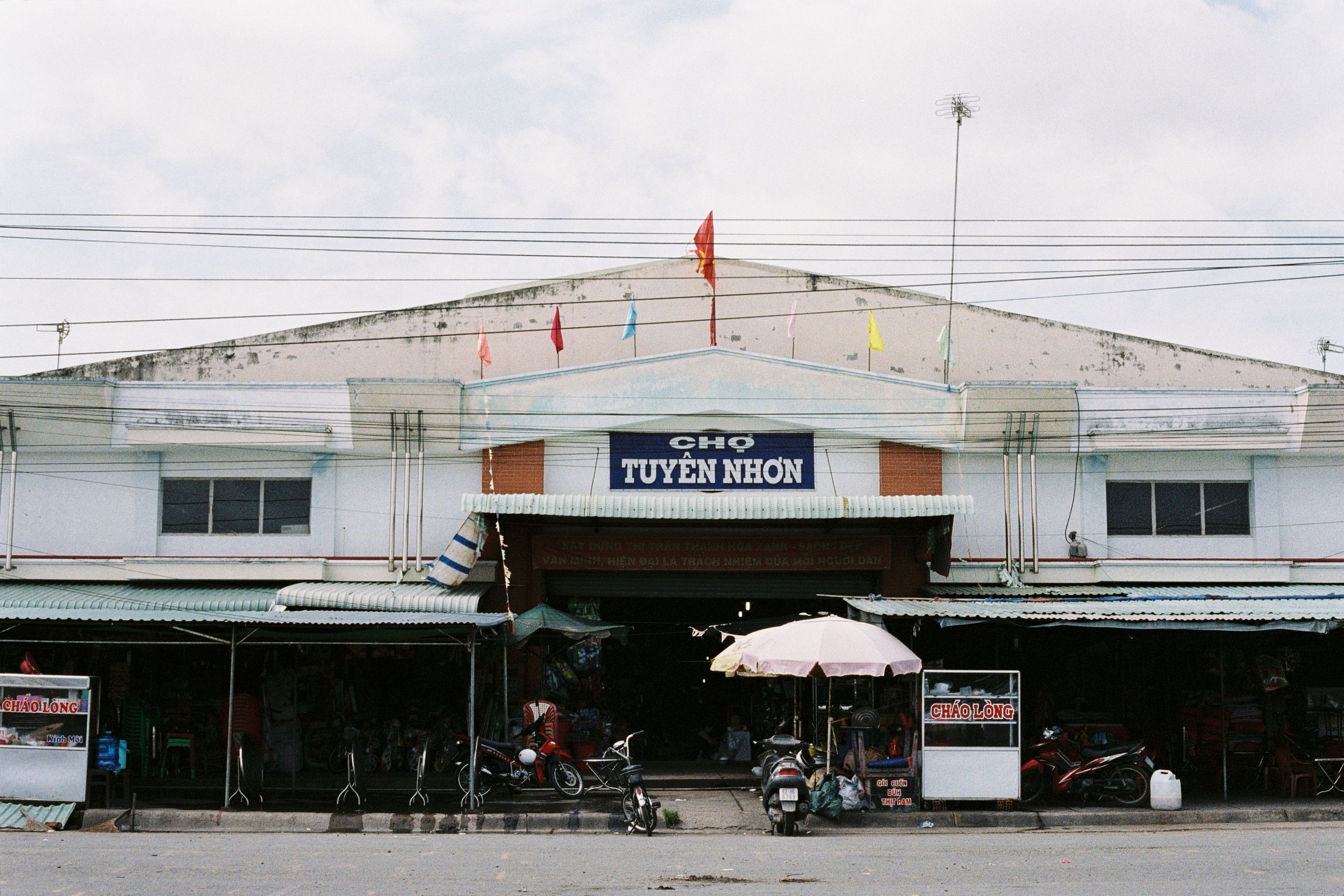 Chợ Tuyên Nhơn, Long An, Việt Nam, 2016 / Tuyen Nhon Market, Long An ...