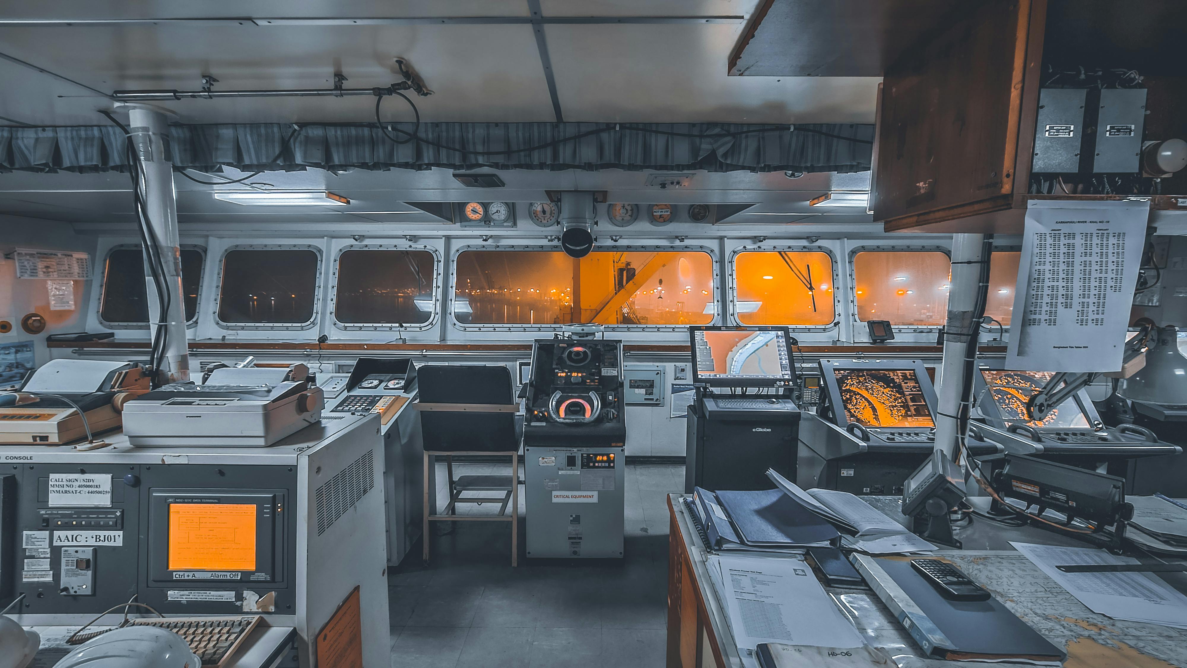 Ship Control Room With Crew Photos, Download The BEST Free Ship Control ...
