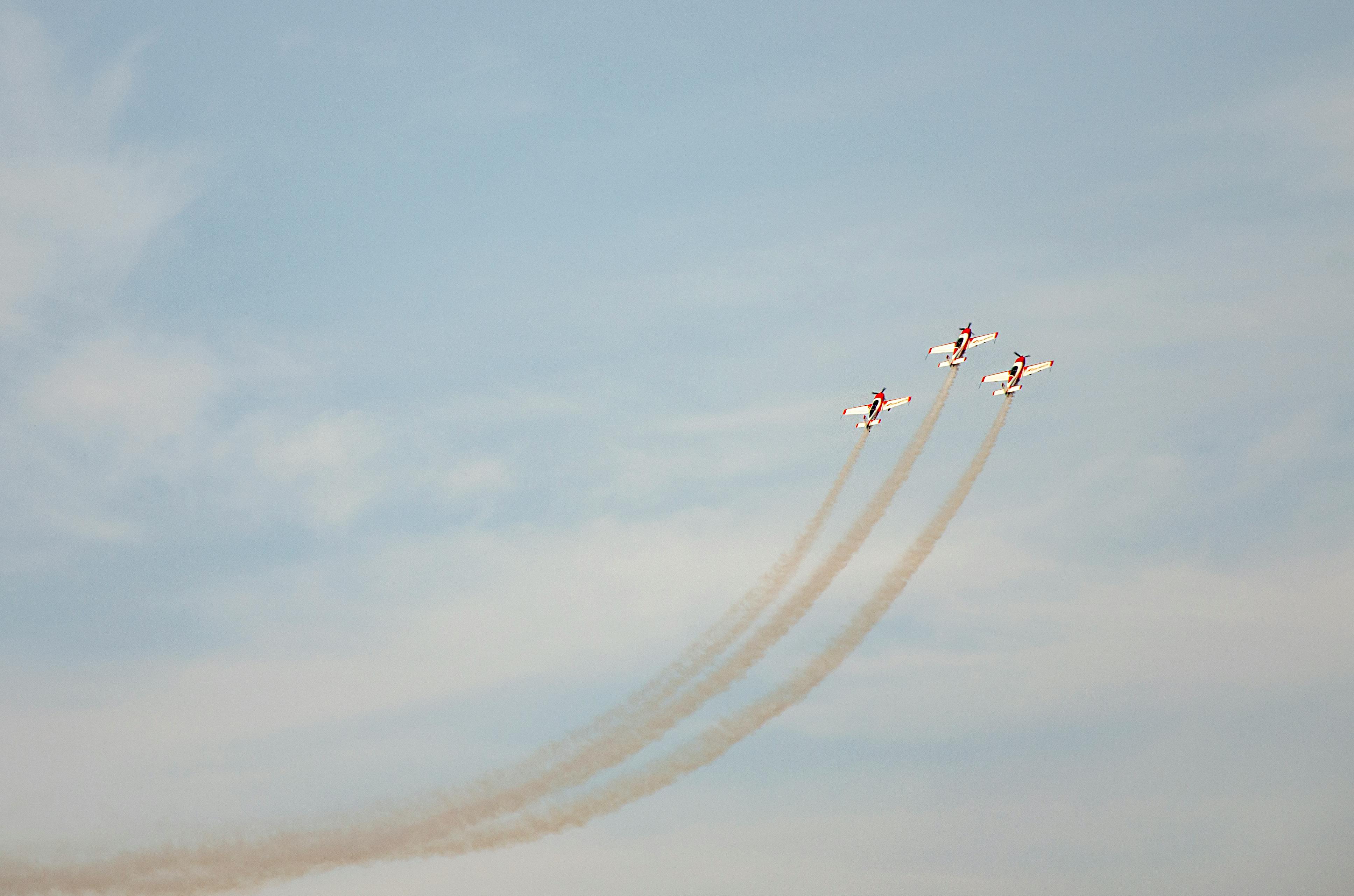 Three airplanes flying in formation in the sky · Free Stock Photo