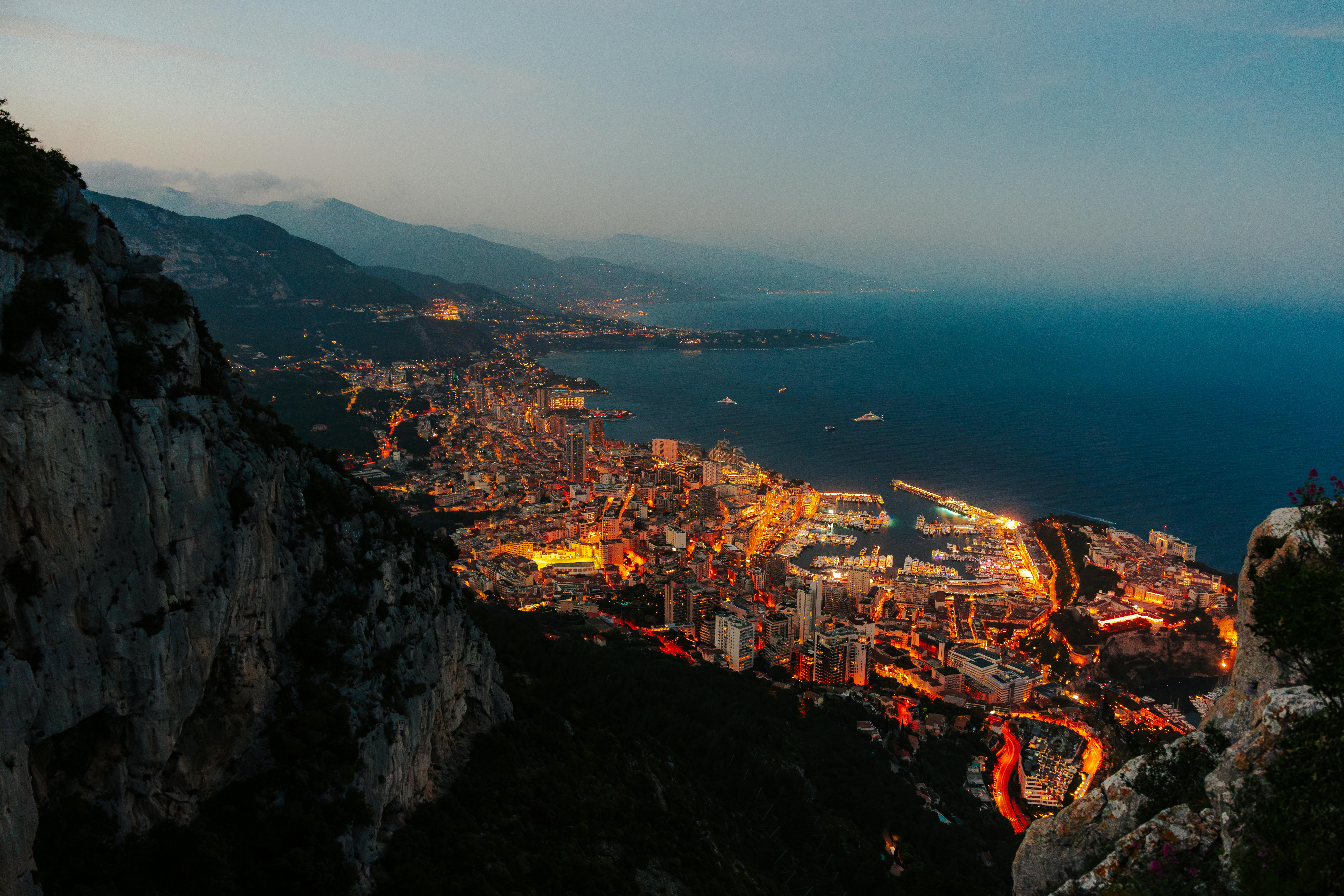 Vue Aérienne Panoramique De Monaco Au Crépuscule · Photo gratuite