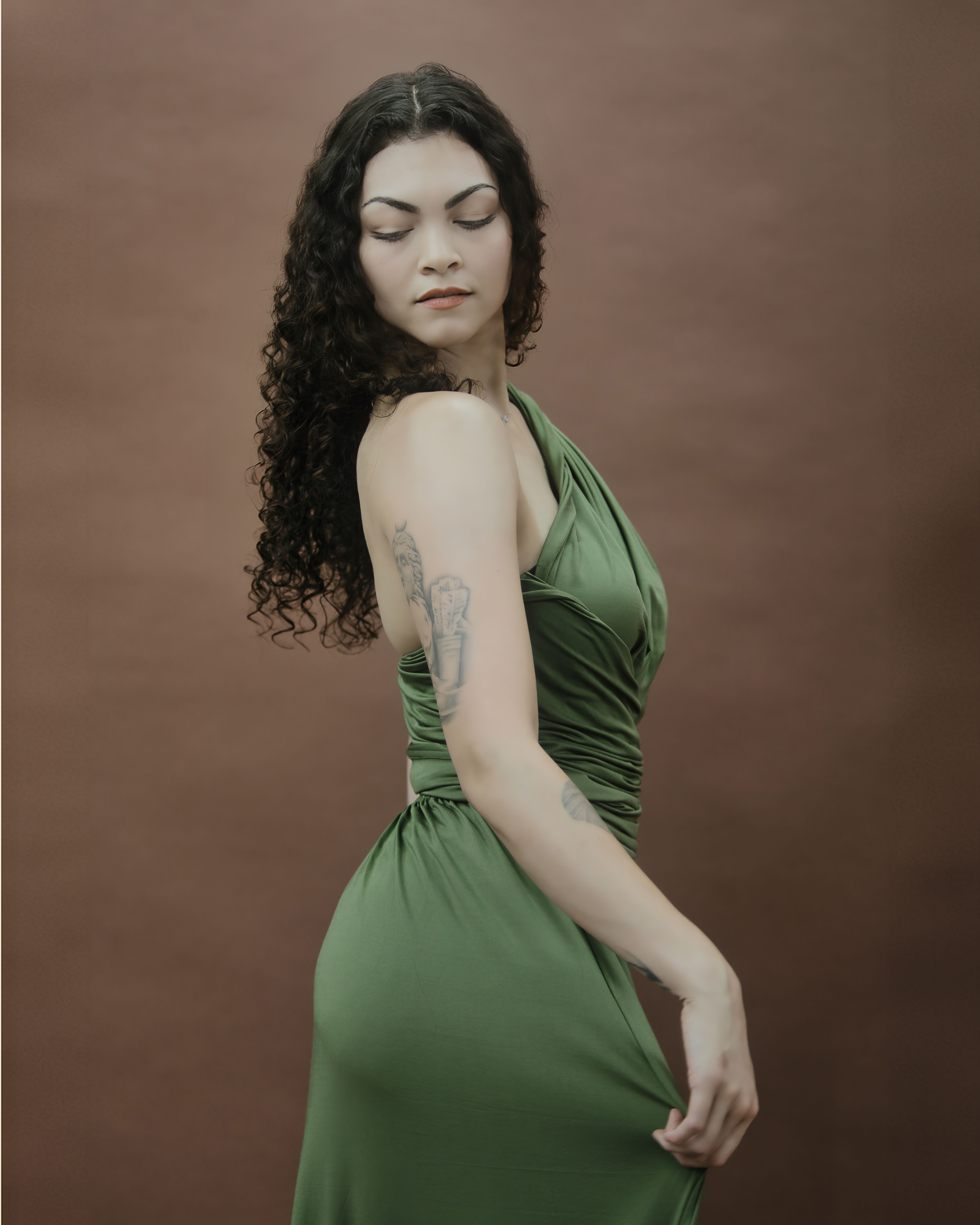 A woman in a green dress poses for a photo · Free Stock Photo