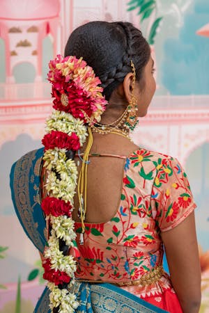 Back View Of Indian Woman In Saree Photos, Download The BEST Free Back ...