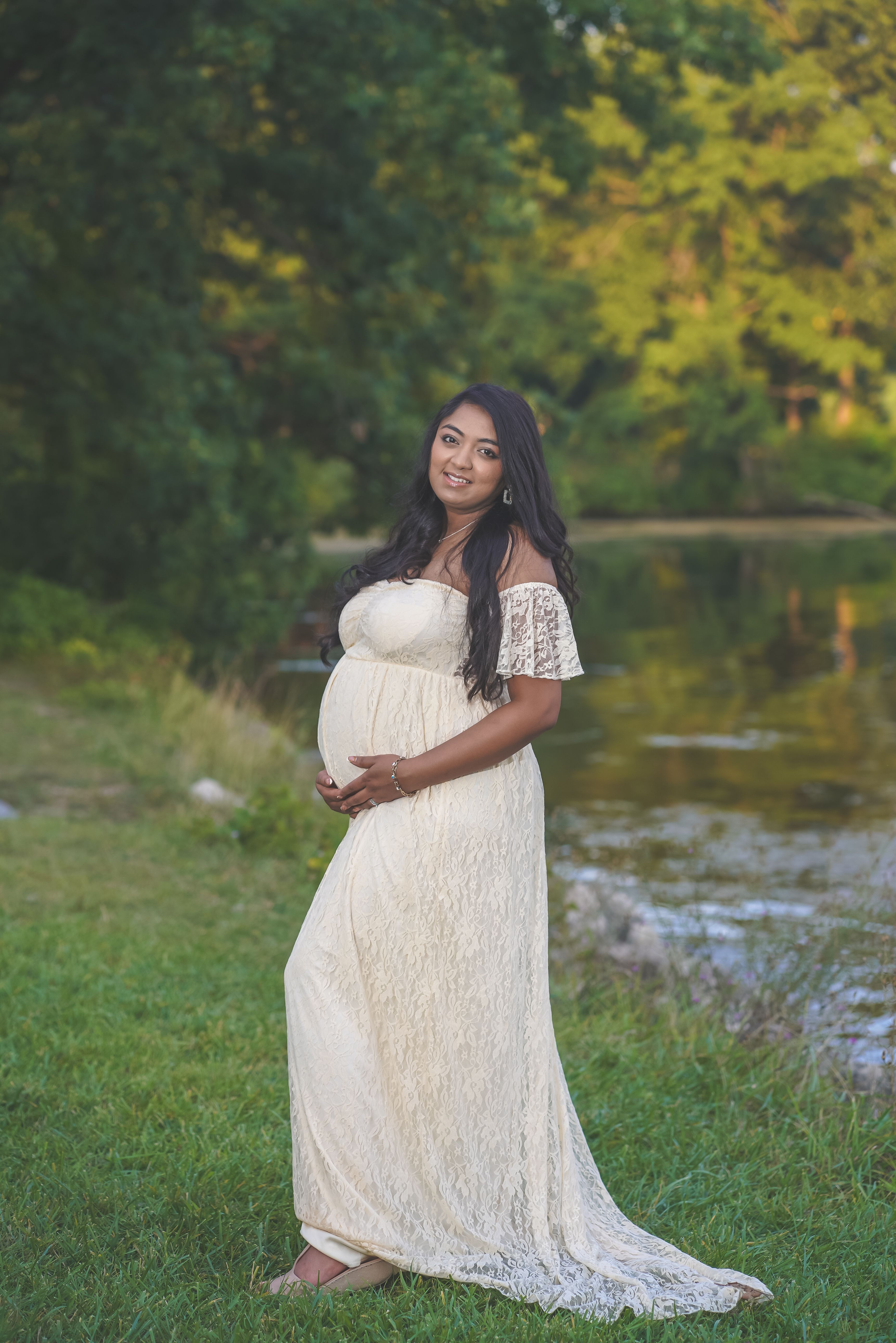 Beautiful Outdoor Maternity Portrait · Free Stock Photo